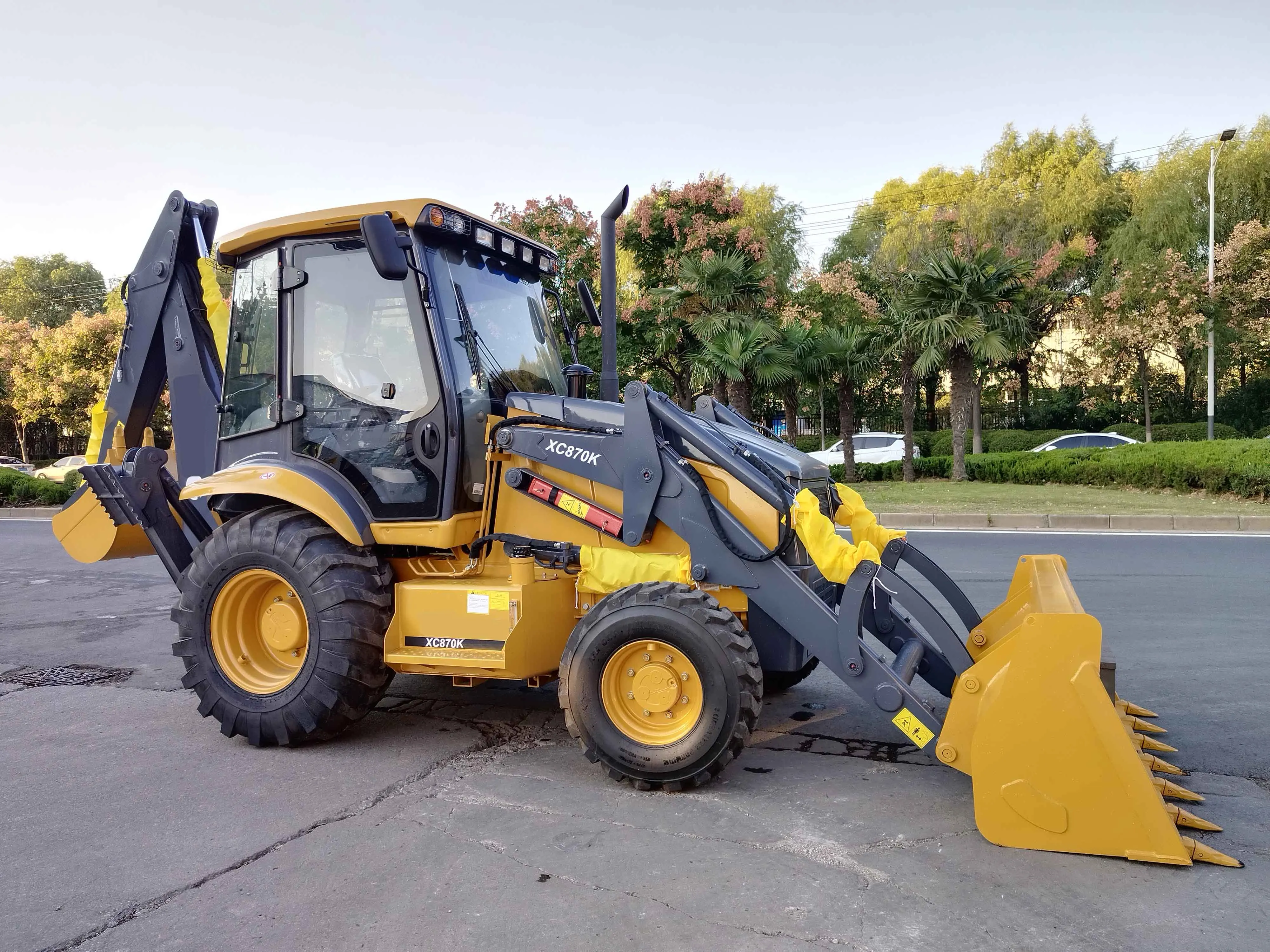 426F2 Backhoe 4X4 Mini Backhoe Loader for Sale XC870K| Alibaba.com