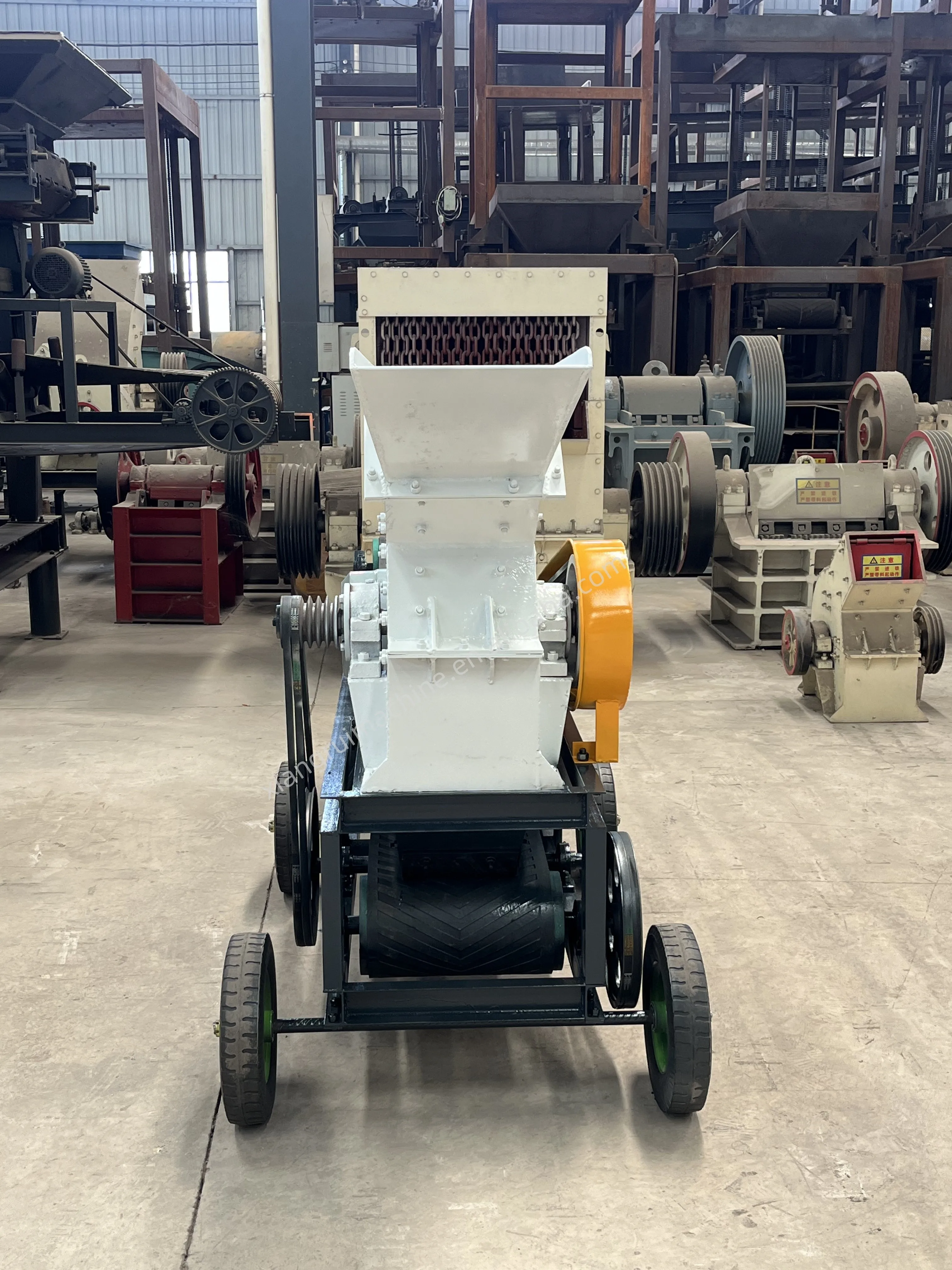 Mining machinery gold mine river gravel crusher mobile hammer crusher ...