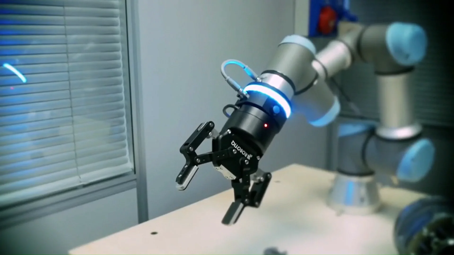 Cobot Robot Arm Universal Robot Ur10e Cobot 10kg Payload With Robotiq ...