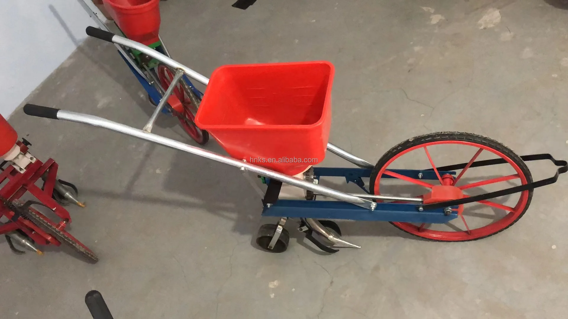 Manual Corn Planter - Efficient and Low Noise Seedling