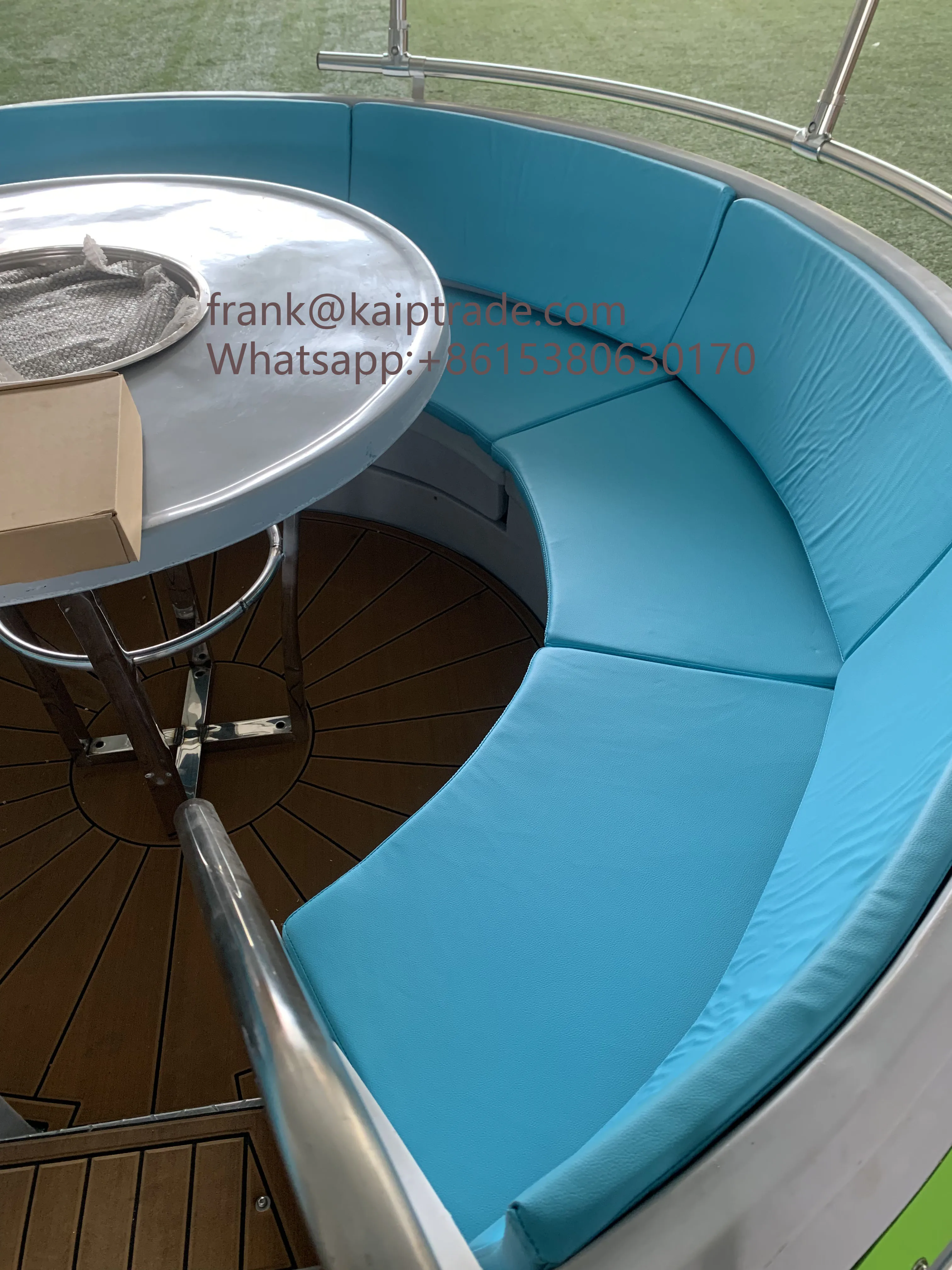 KAIP BBQ Boat - Floating Donut for Chilling & Grilling