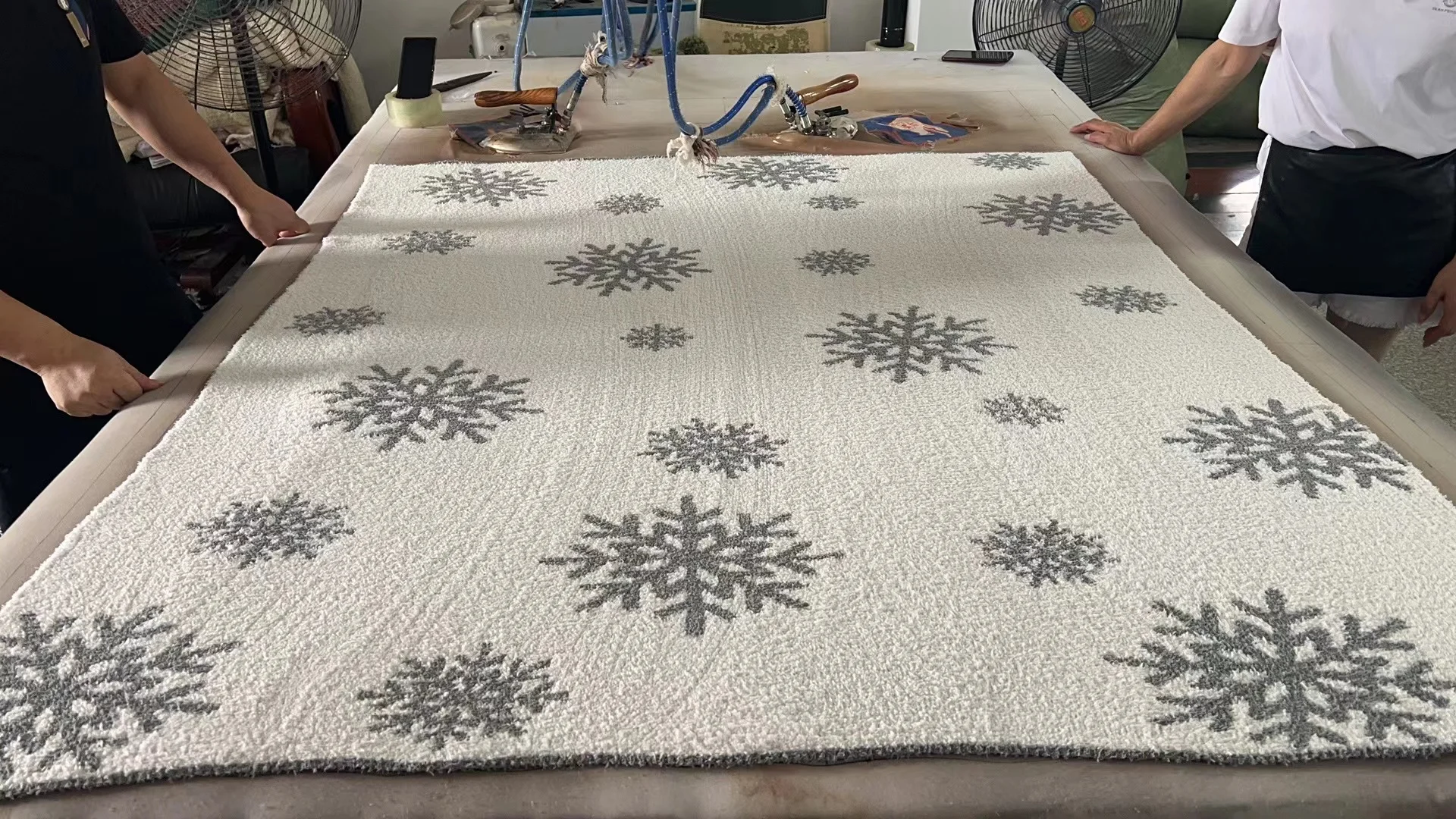 Custom Cozy Fleece Christmas Plush Soft Snowflake Throw Blankets ...
