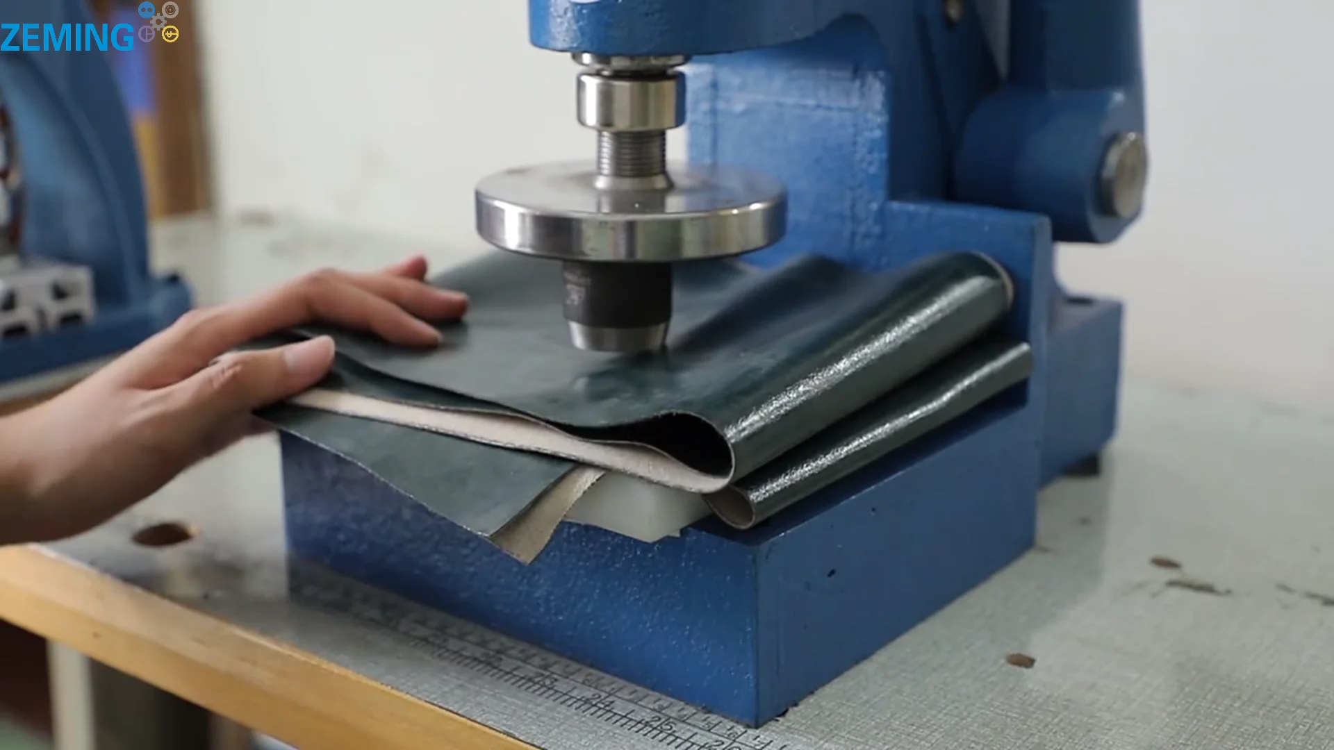 New Arrival Manual Sliding Sofa Cover Button Making Machine Station ...