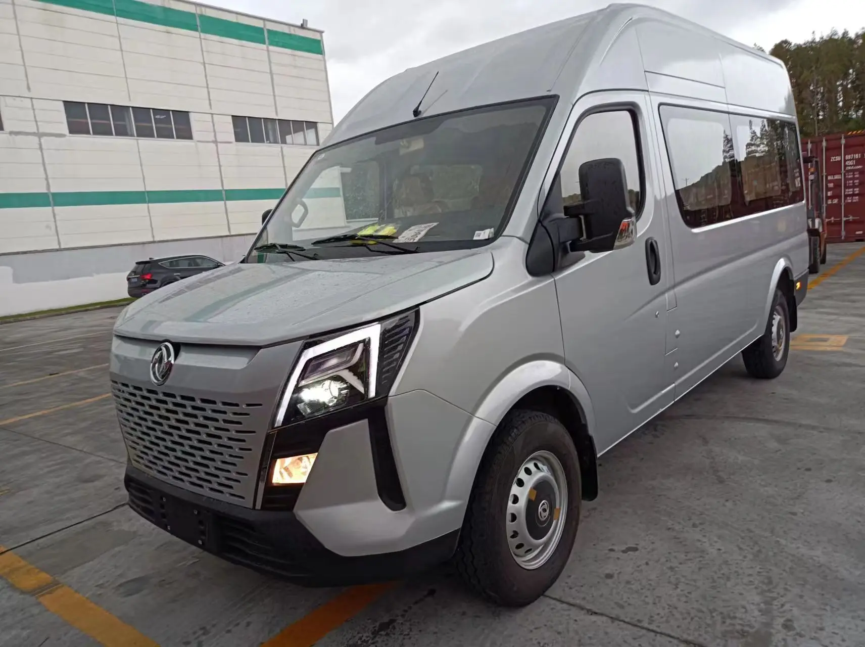 Dongfeng High Roof 15 Seats Diesel Mini Van Bus - MP5 & Reverse Display