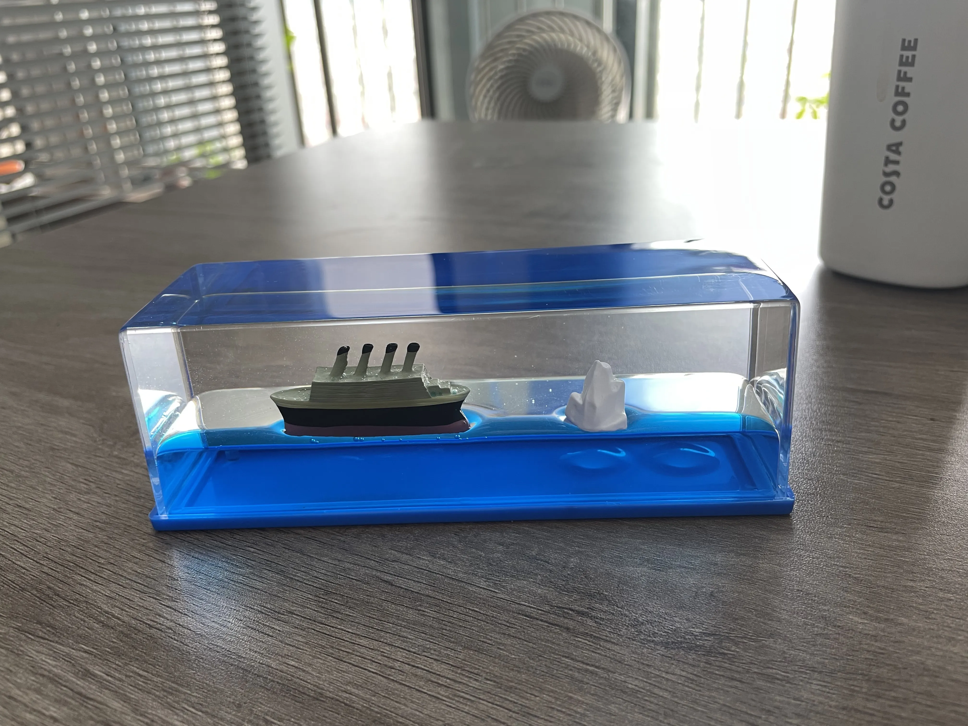 Liquid Wave Desk Toy