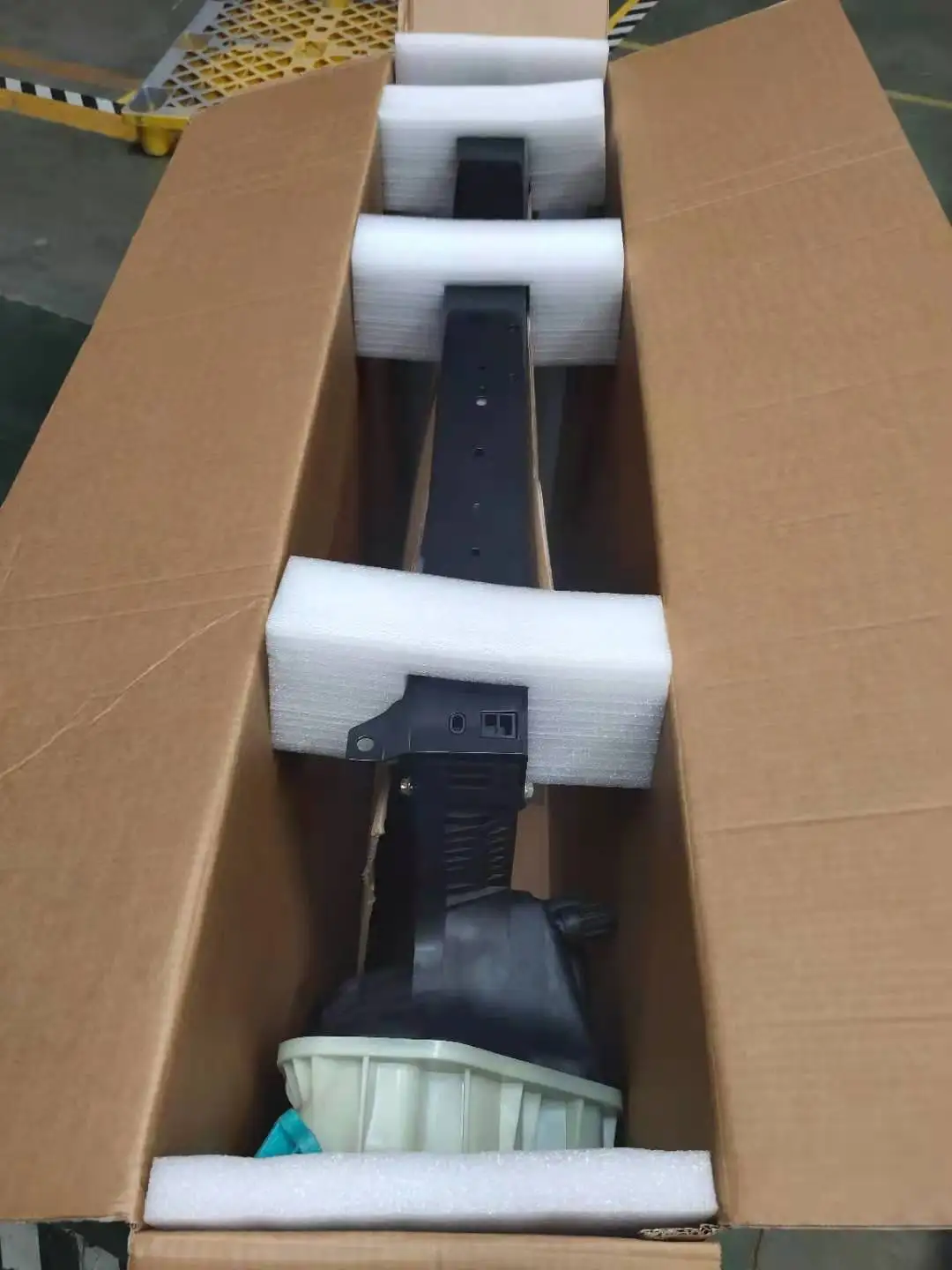 为依维柯斯特拉里斯卡车中冷器41214448，质量保修为iveco卡车斯特拉里斯eurotech Eurostar - Buy ...