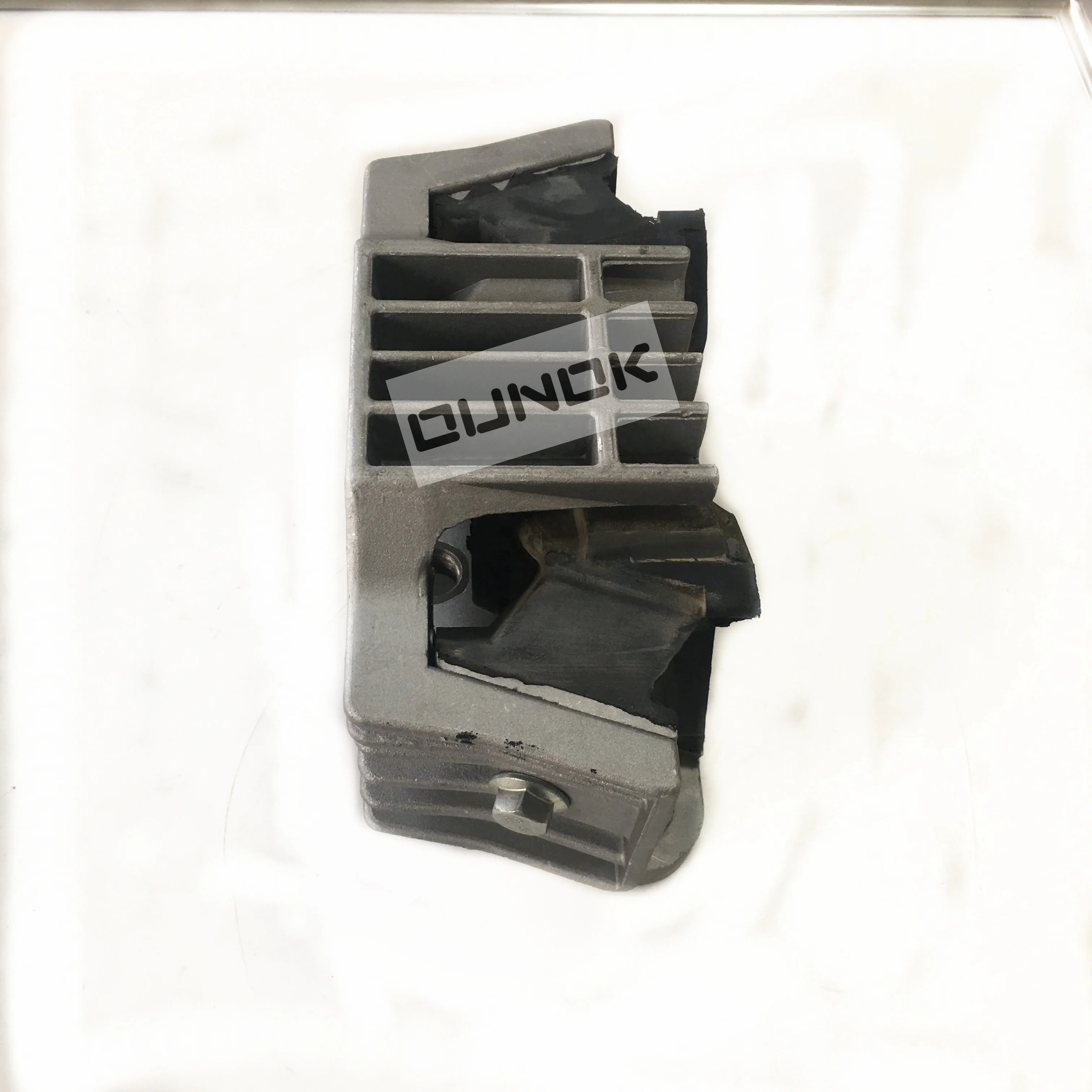 9702400418 Aluminium Engine Mounting for Truck Auto Spare Part