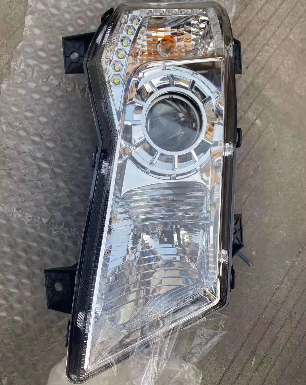 XCMG Crane Parts - Head Lamp 803546482 for 25ton, 50ton, 75ton