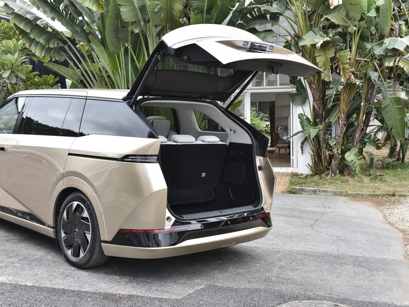 Pre-sale New Electric Car Xiaopeng X9 2023 200km High Speed 4wd Fwd 7-seat Luxury Mpv New Energy ...