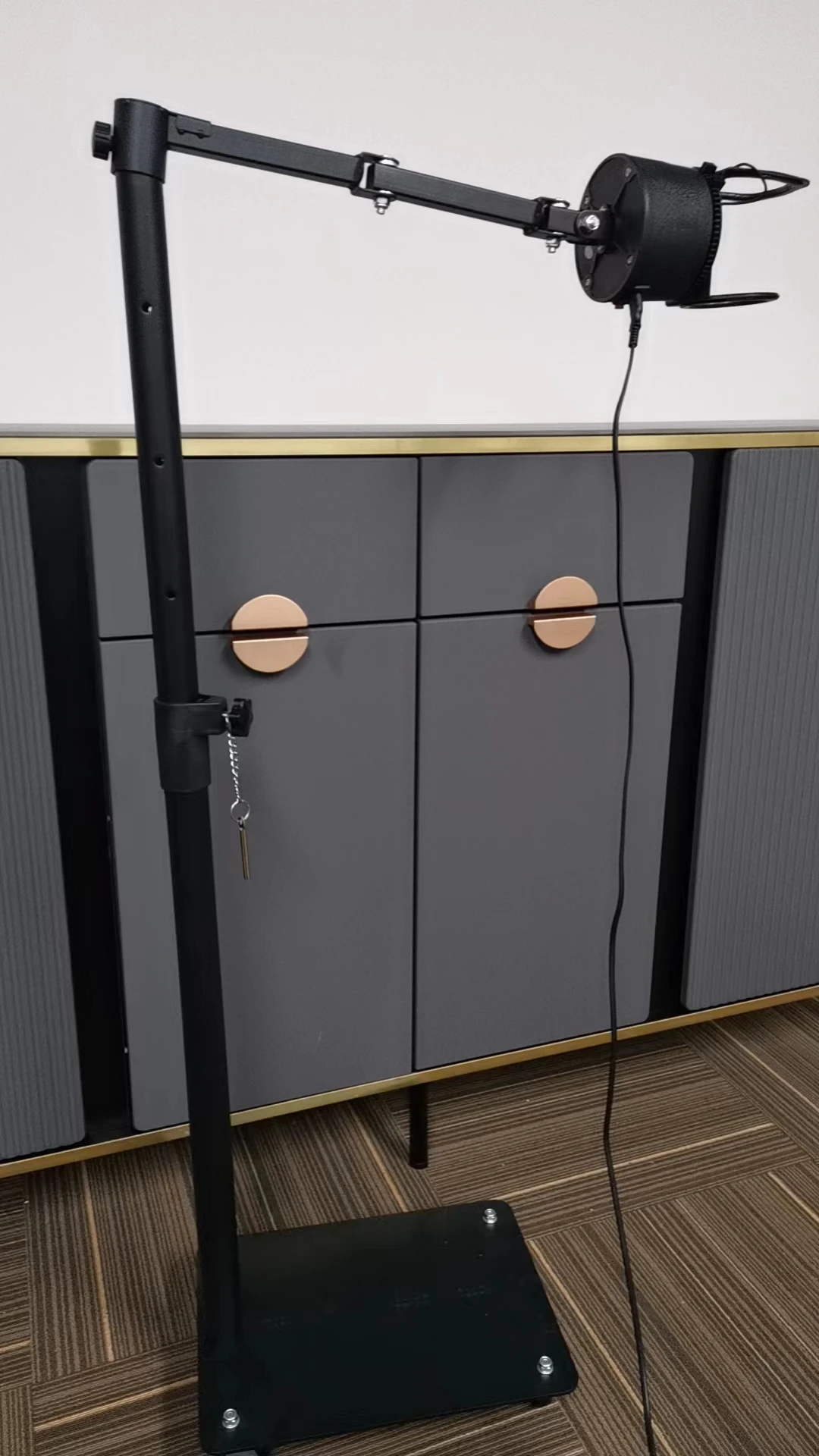 Wholesale Electric Terahertz Blower Stand with Wheels