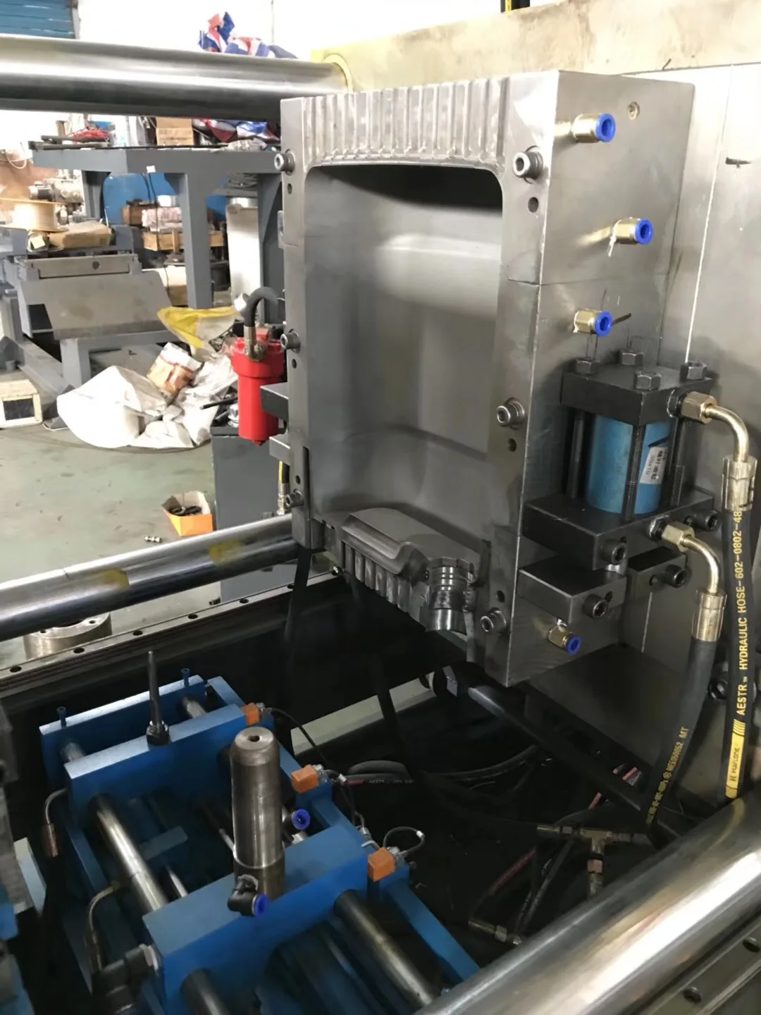 Extrusion Plastic Blowing Moulding Machine Fully Automatic High Speed Extrusion Blow Molding ...