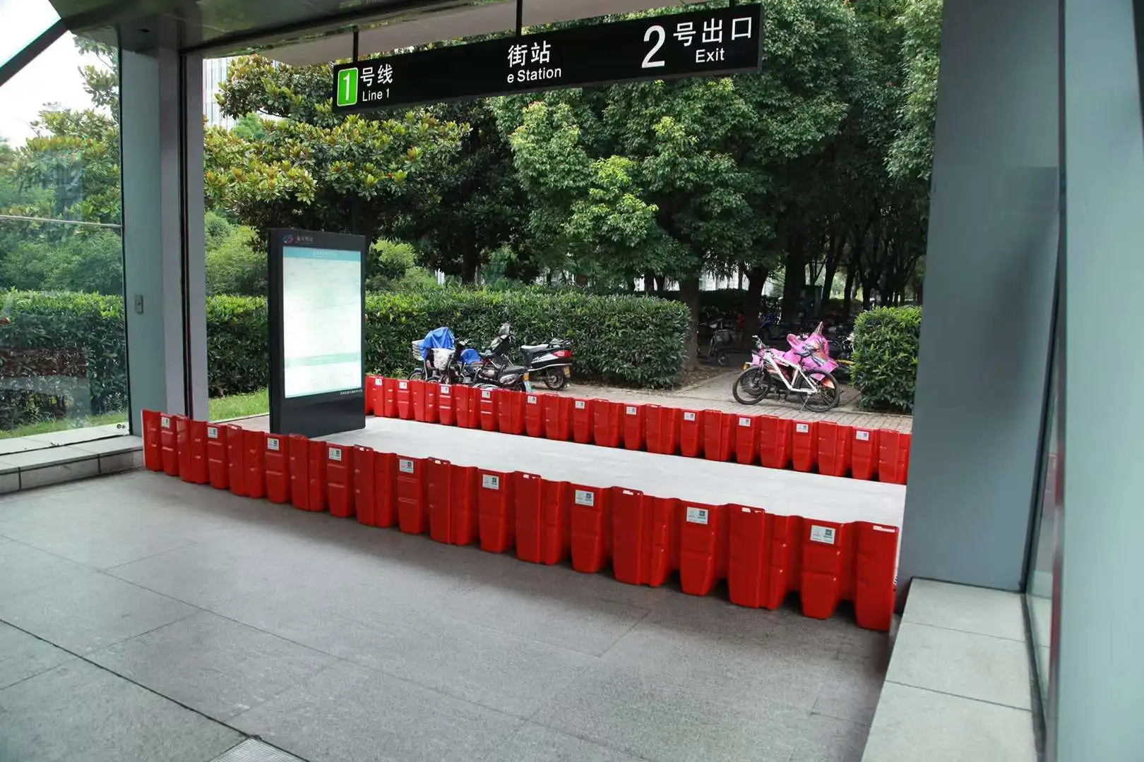 Portable L-Shape Plastic Flood Barrier Temporary Home Protection ...