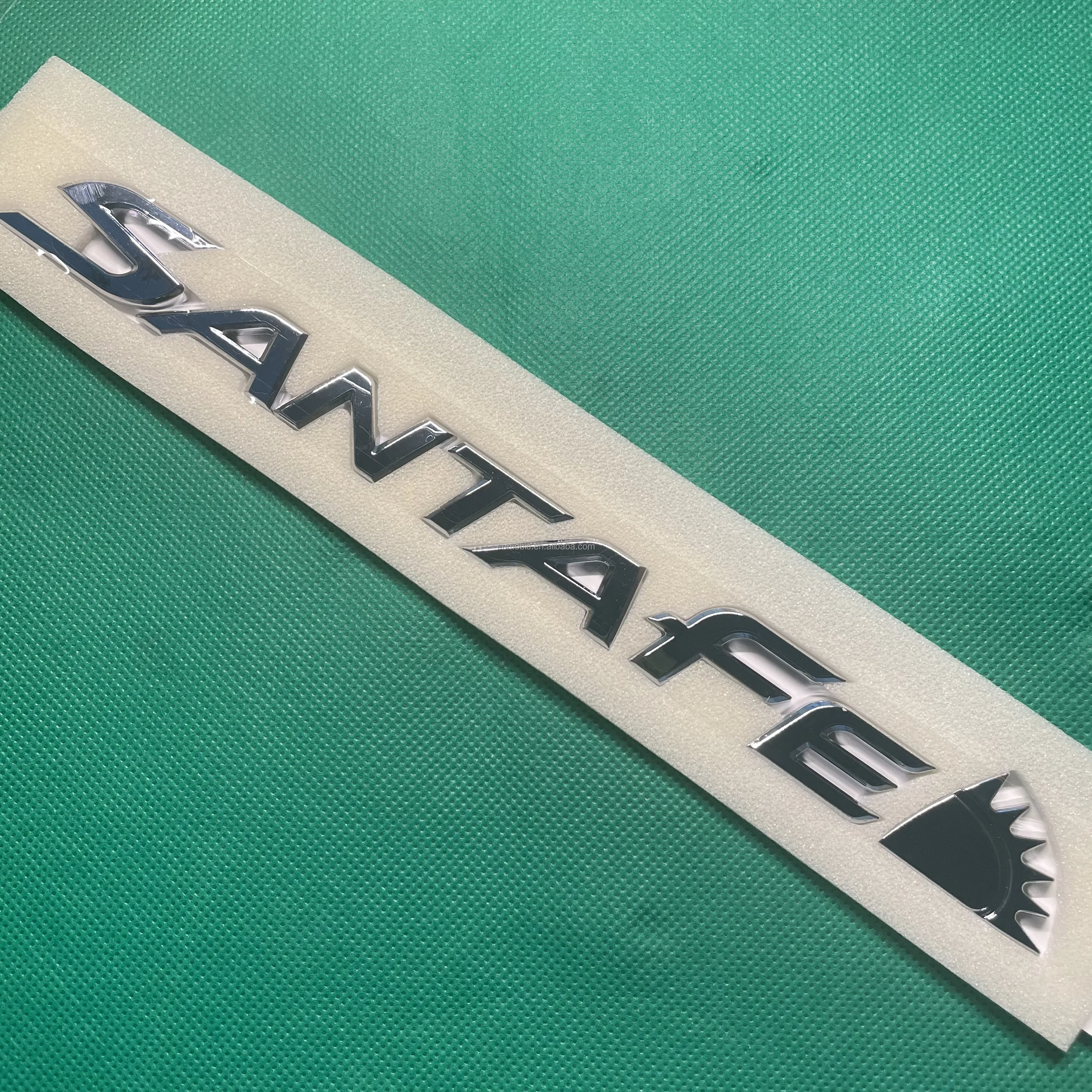 LOGO Emblem Symbol Mark for Hyundai Santafe DM 863102W000