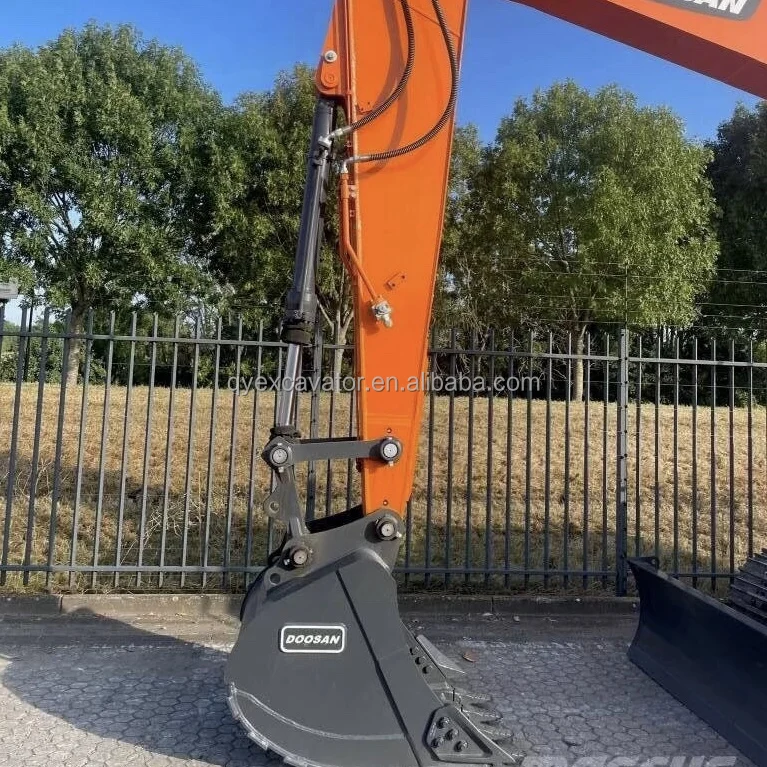 Used Construction Equipment Doosan Dx140 Crawler Excavator with Low ...