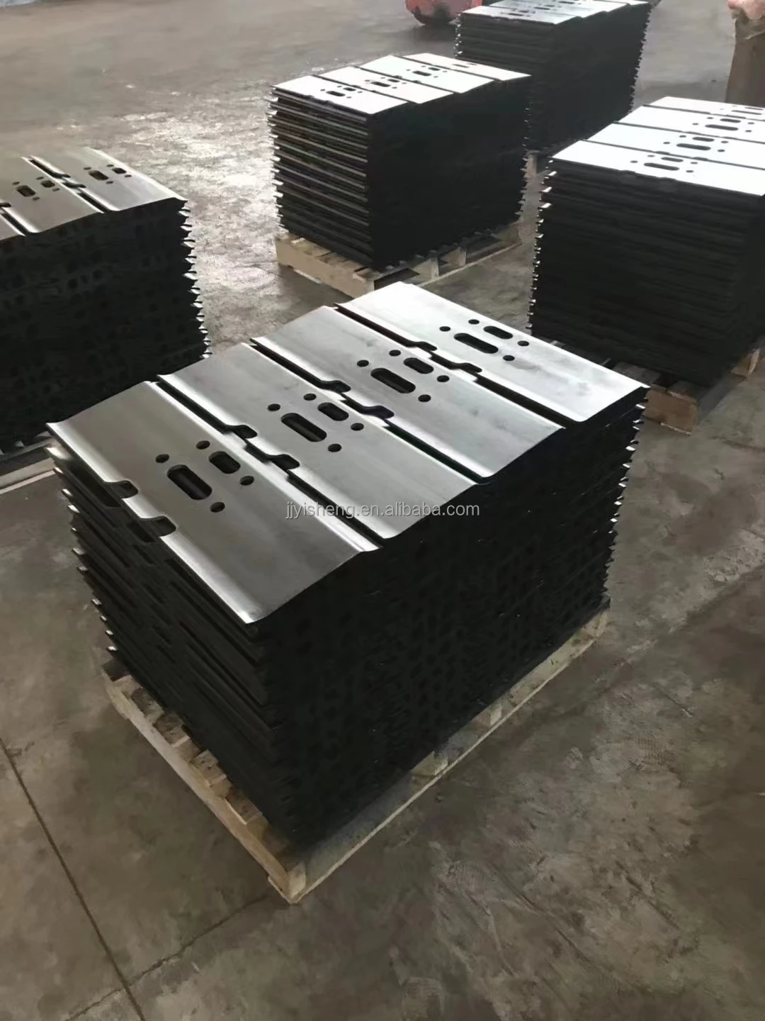 Excavator Triple Bar Grouser Track Pad - Durable & Versatile