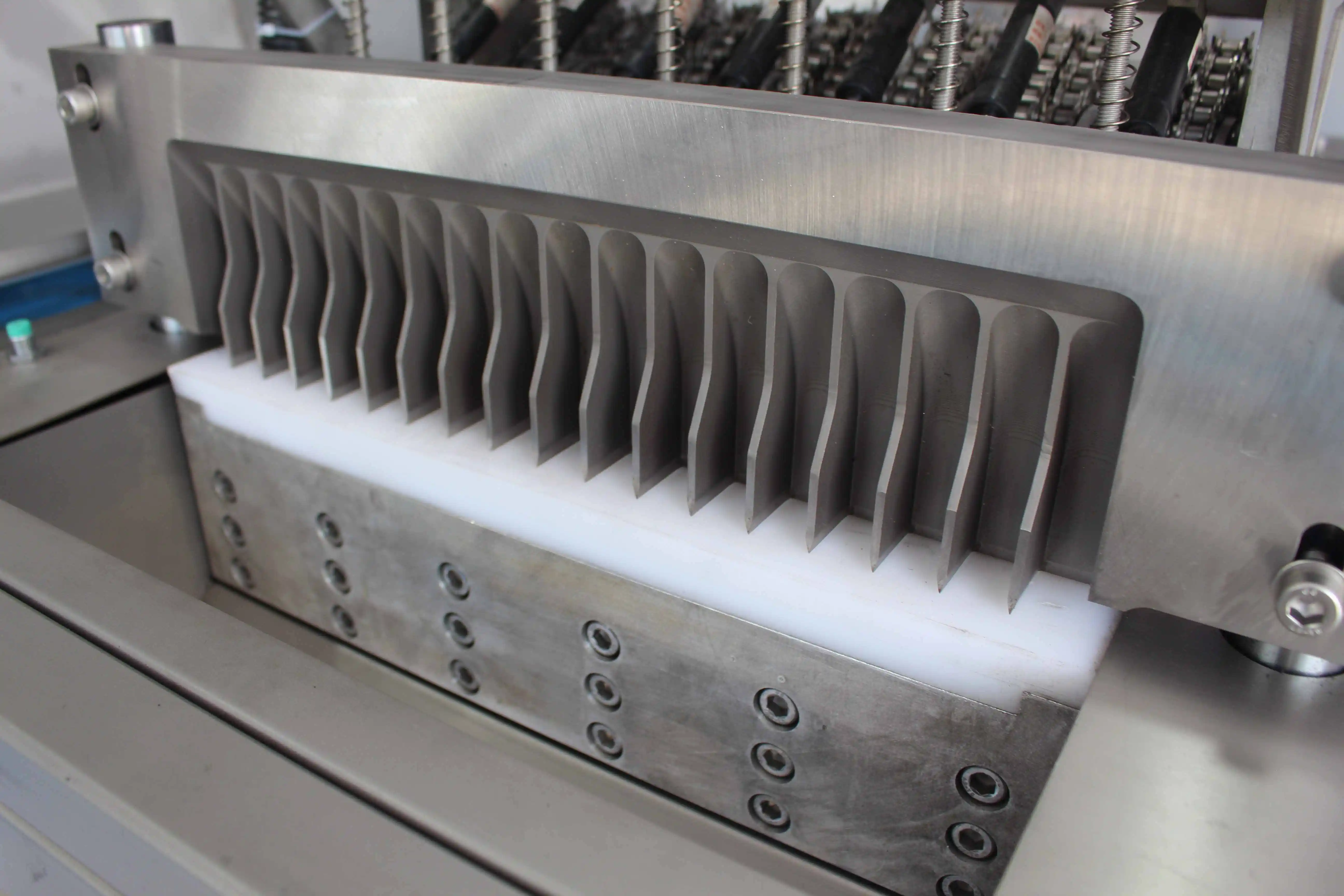 Automatic Frozen Poultry Chicken Goat Cubed Meat Dicer Cube Cutting ...