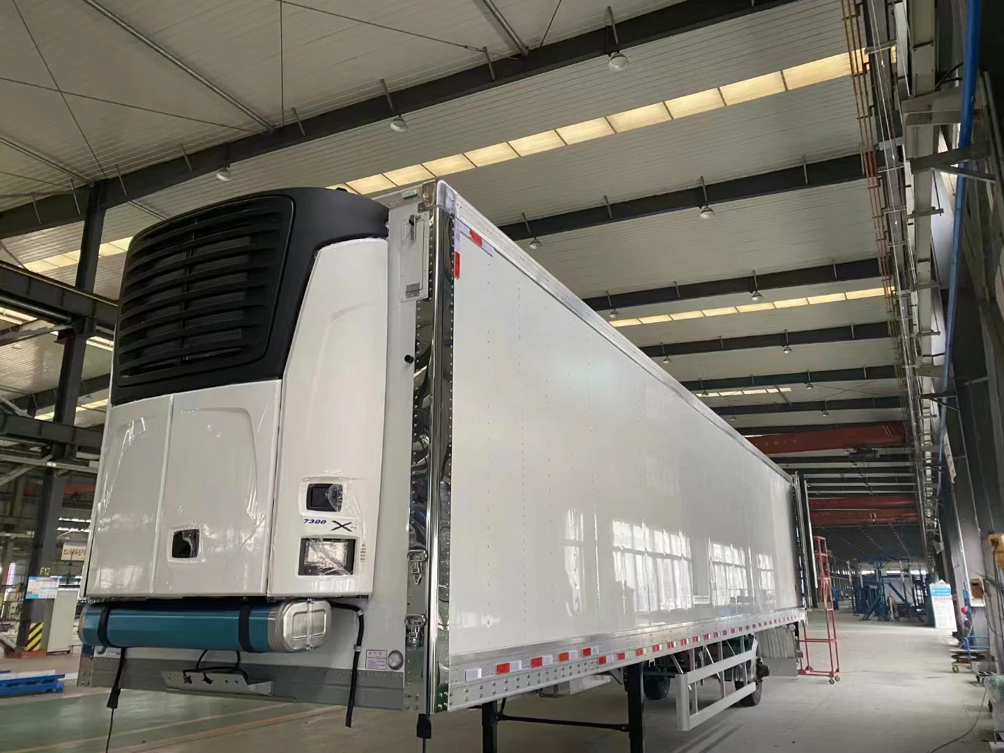 3 Axle Refrigerated Cooling Van Box Semi Trailer Reefer Unit ...