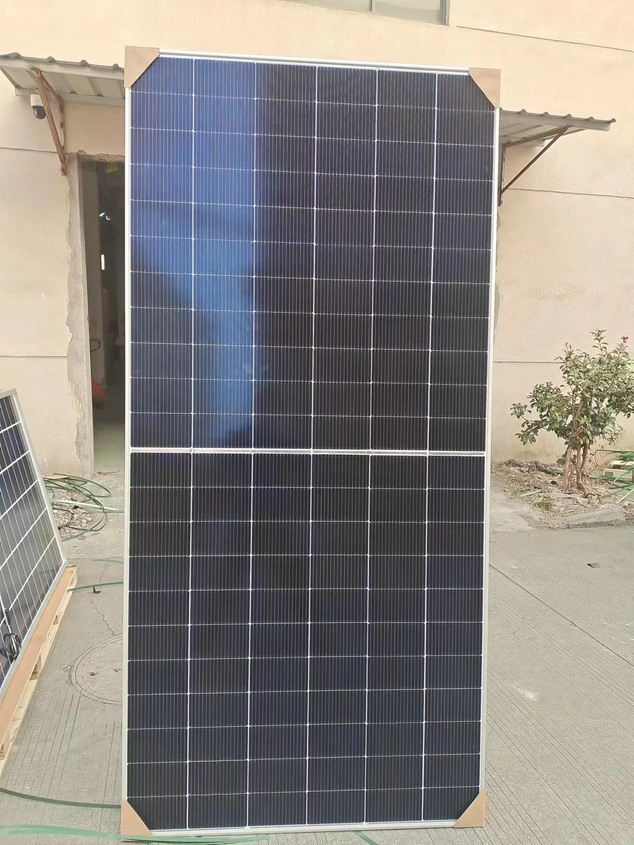 Trina Solar 590wp Panels - Efficient Bifacial PV Solutions