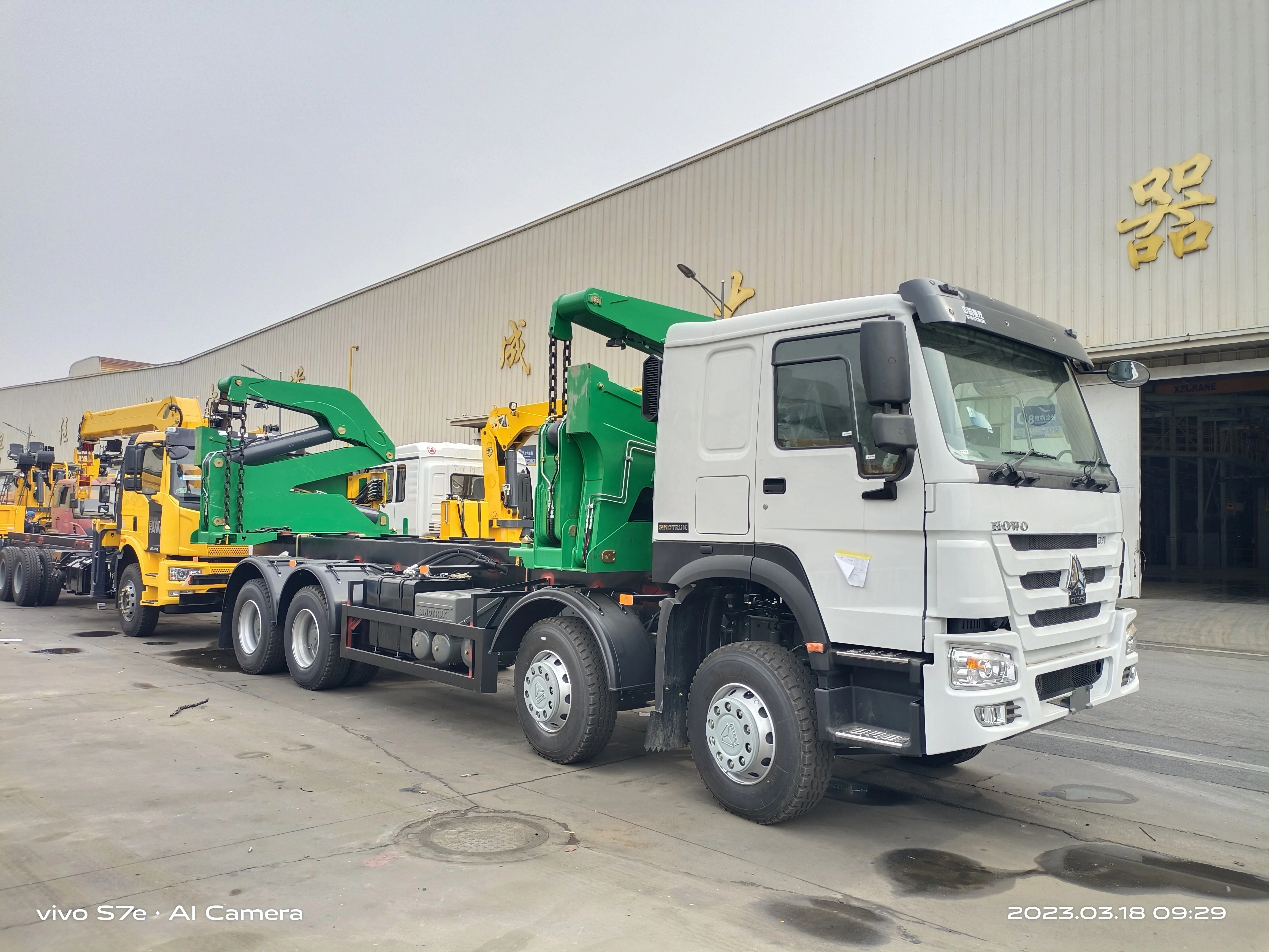 Sinotruk Howo 20 Ft Container Side Lifter Vehicle Truck