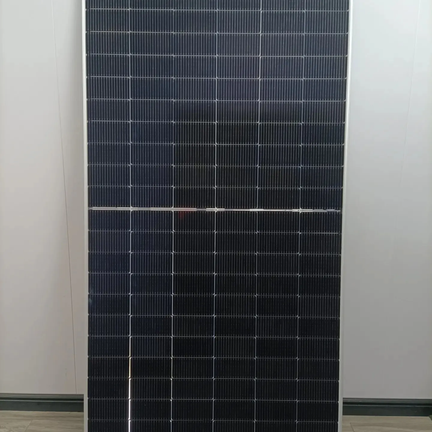 Jinko Tiger Neo N Type Solar Panels - 570W to 585W Bifacial