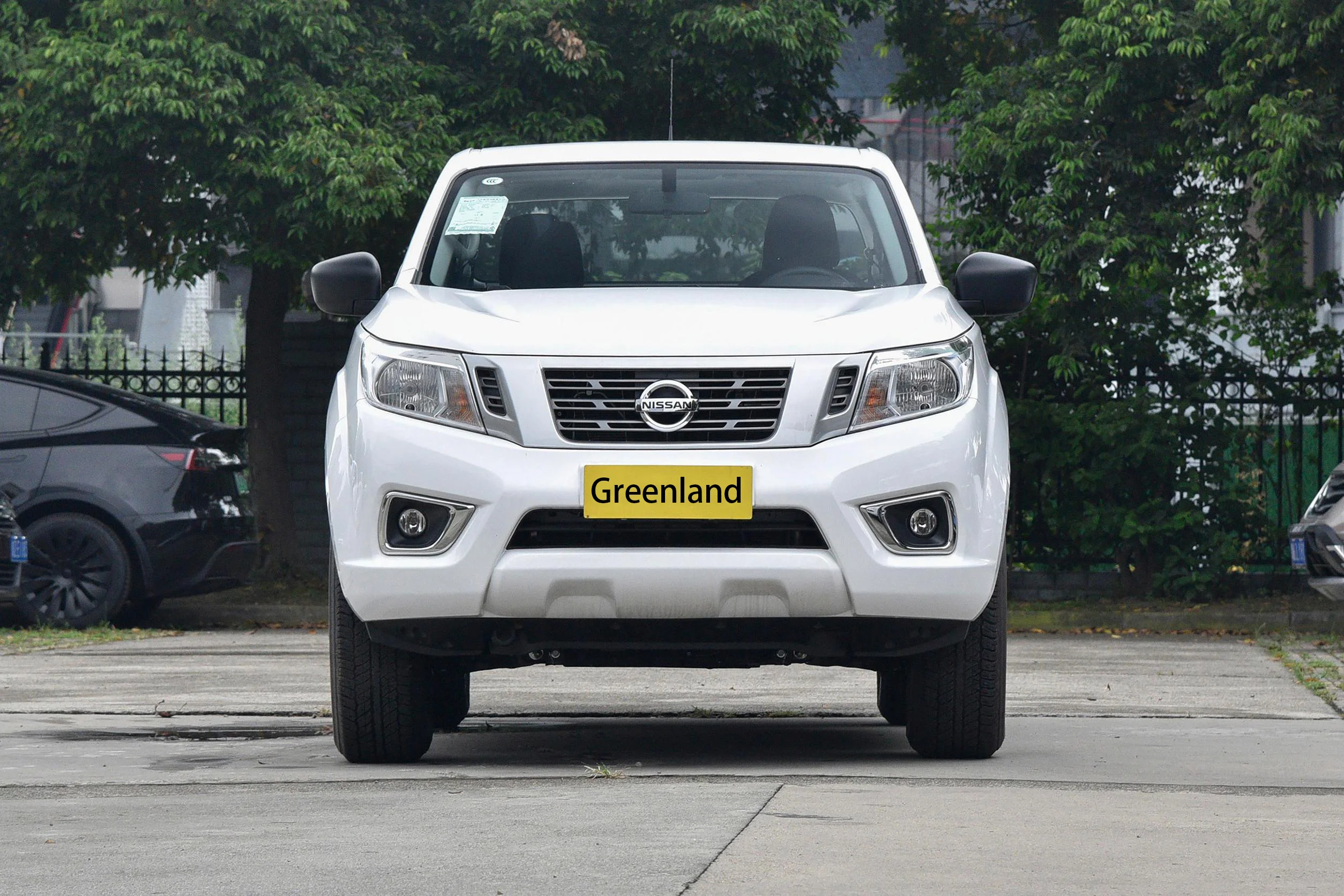 Hot Sale Toyota Hilux Diesel Pickup Truck 4x4 Nissan Navara D40 Used ...