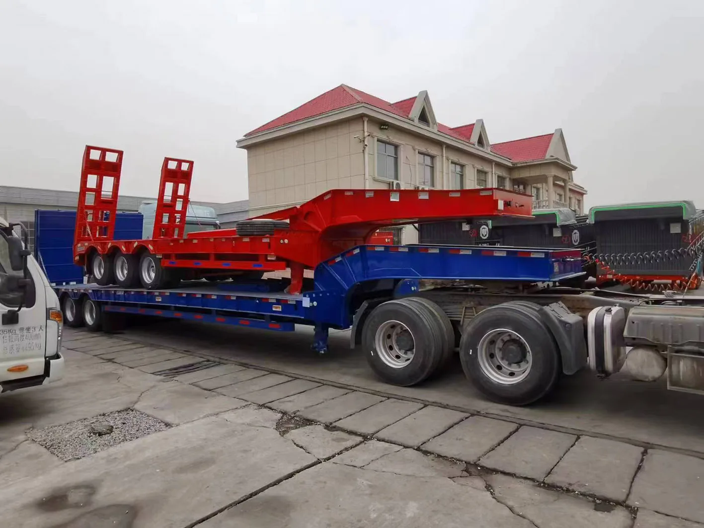 Factory Price Three Axles 60t Low Bed Flatbed Lowboy Semi Trailer With ...