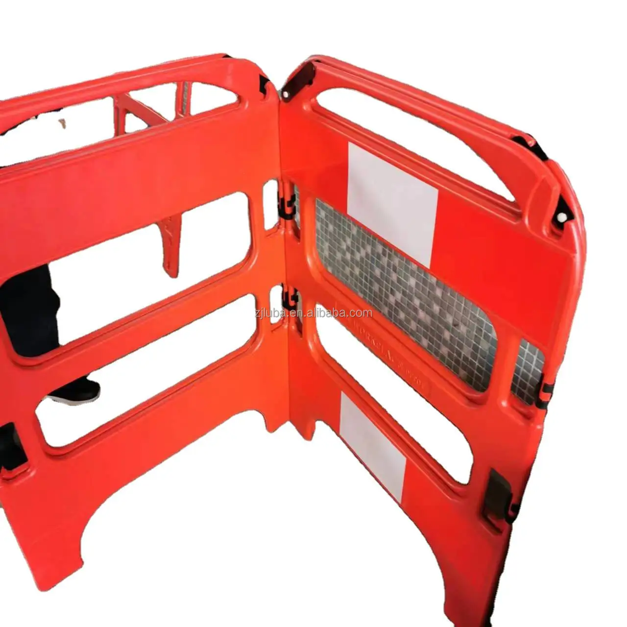 Secure Your Manhole with LUBA Retractable Fence - China Factory Quality