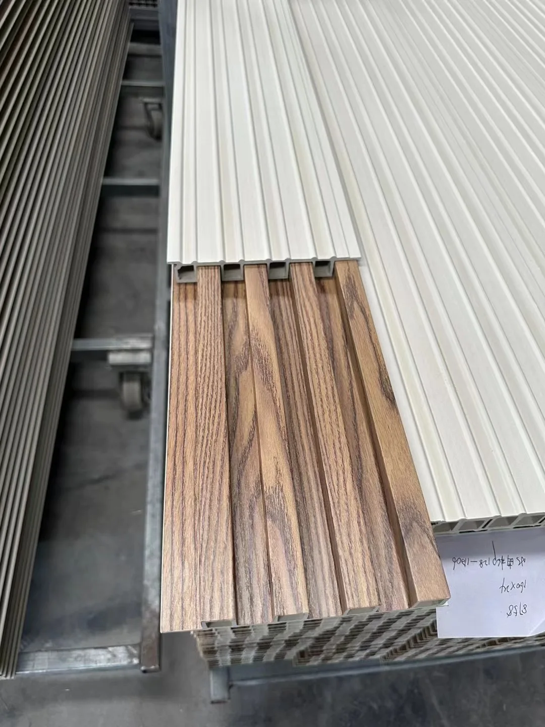 High Quality Wpc Wall Panel Wpc Louvers Interior Wooden Grain Cherry ...