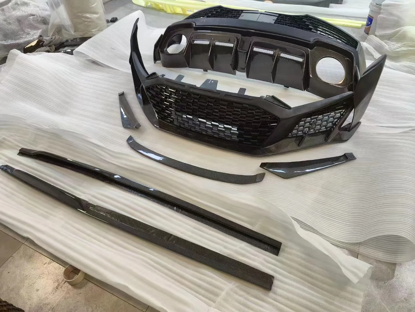 Audi R8 Body Kit - Upgrade to 2022 Style Bumpers & Carbon Fiber