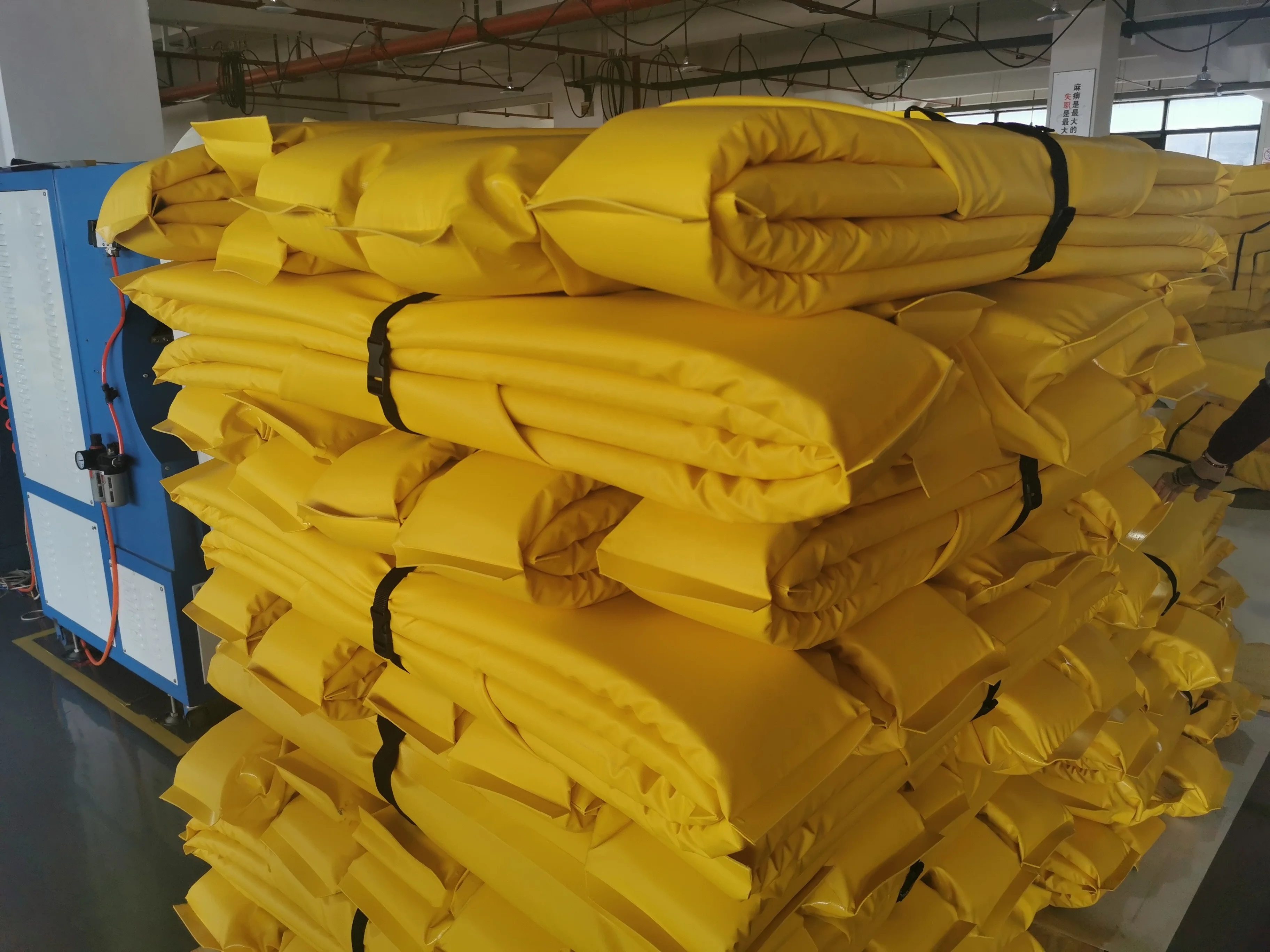 Foldable Spill Containment Berm - 1.2m X 1.2m for Oil Spills