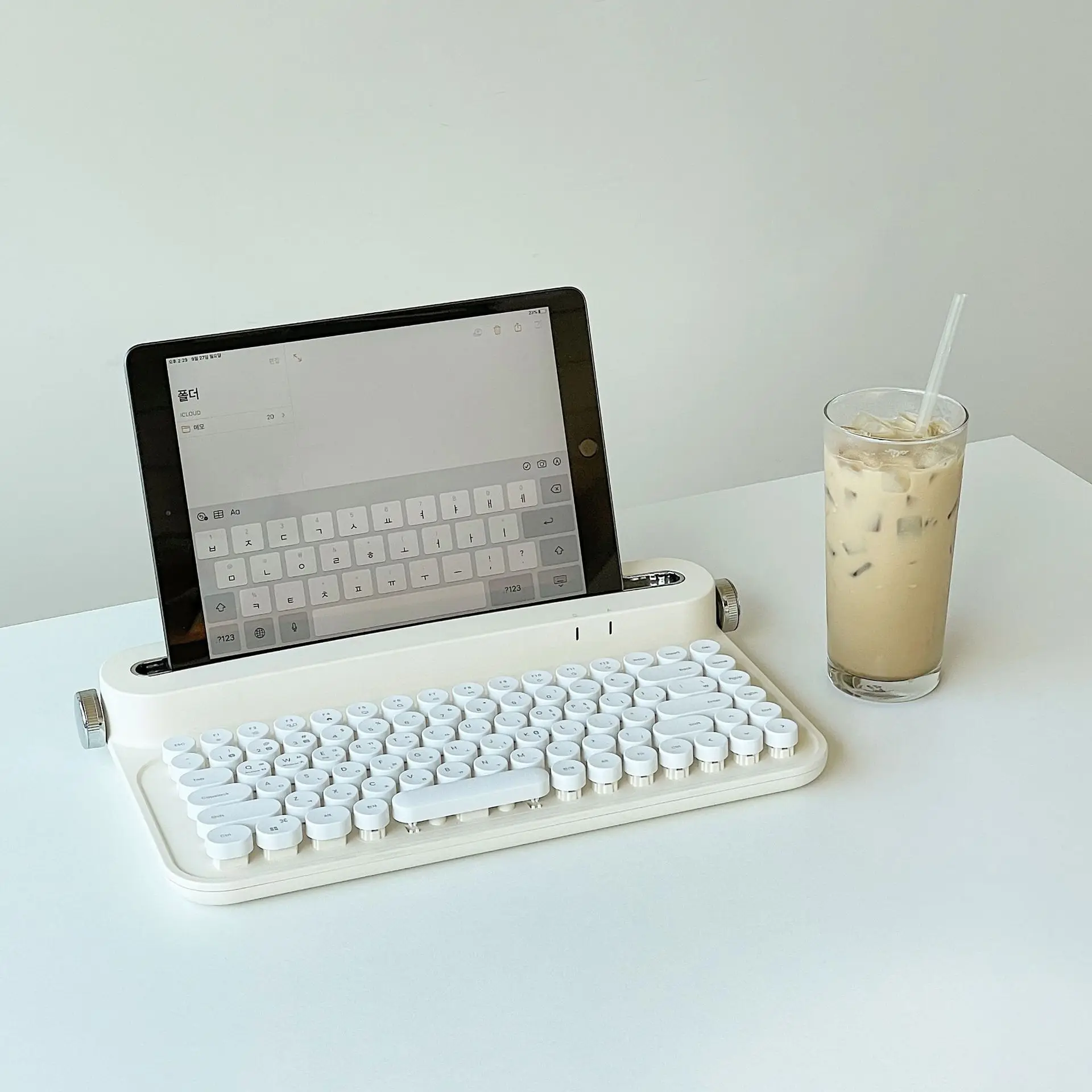 Retro Punk Wireless Typewriter Keyboard - 86 Keys for Ipad