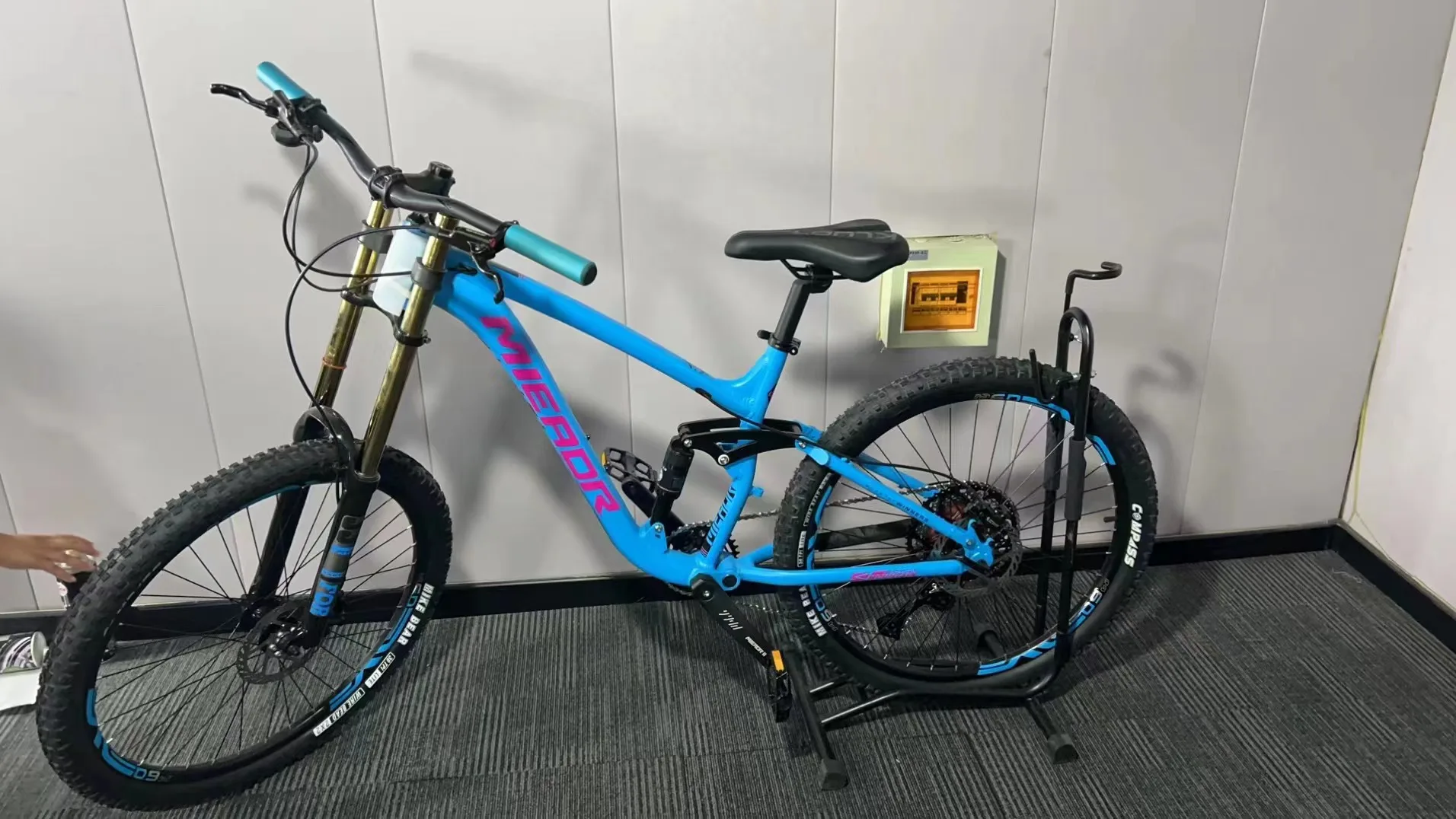 27.5inch Aluminum Alloy Oil Disc Brake Mtb Bike for Downhill