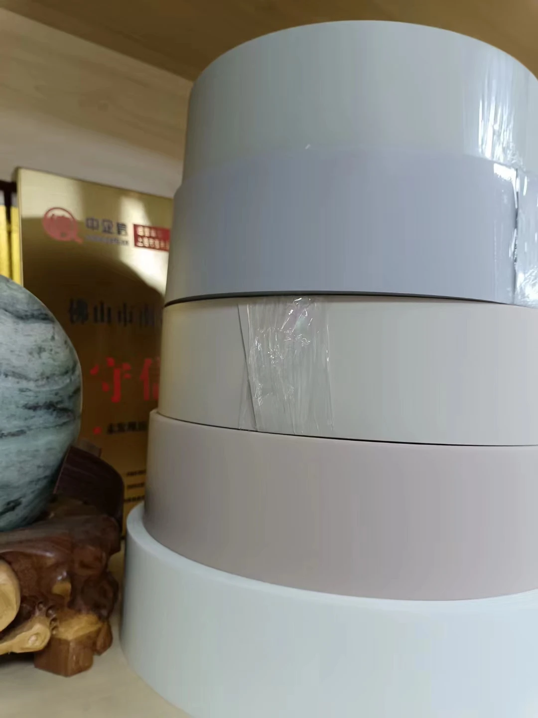 Durable 18mm PVC Office Desk Edge Banding with Gold & White U