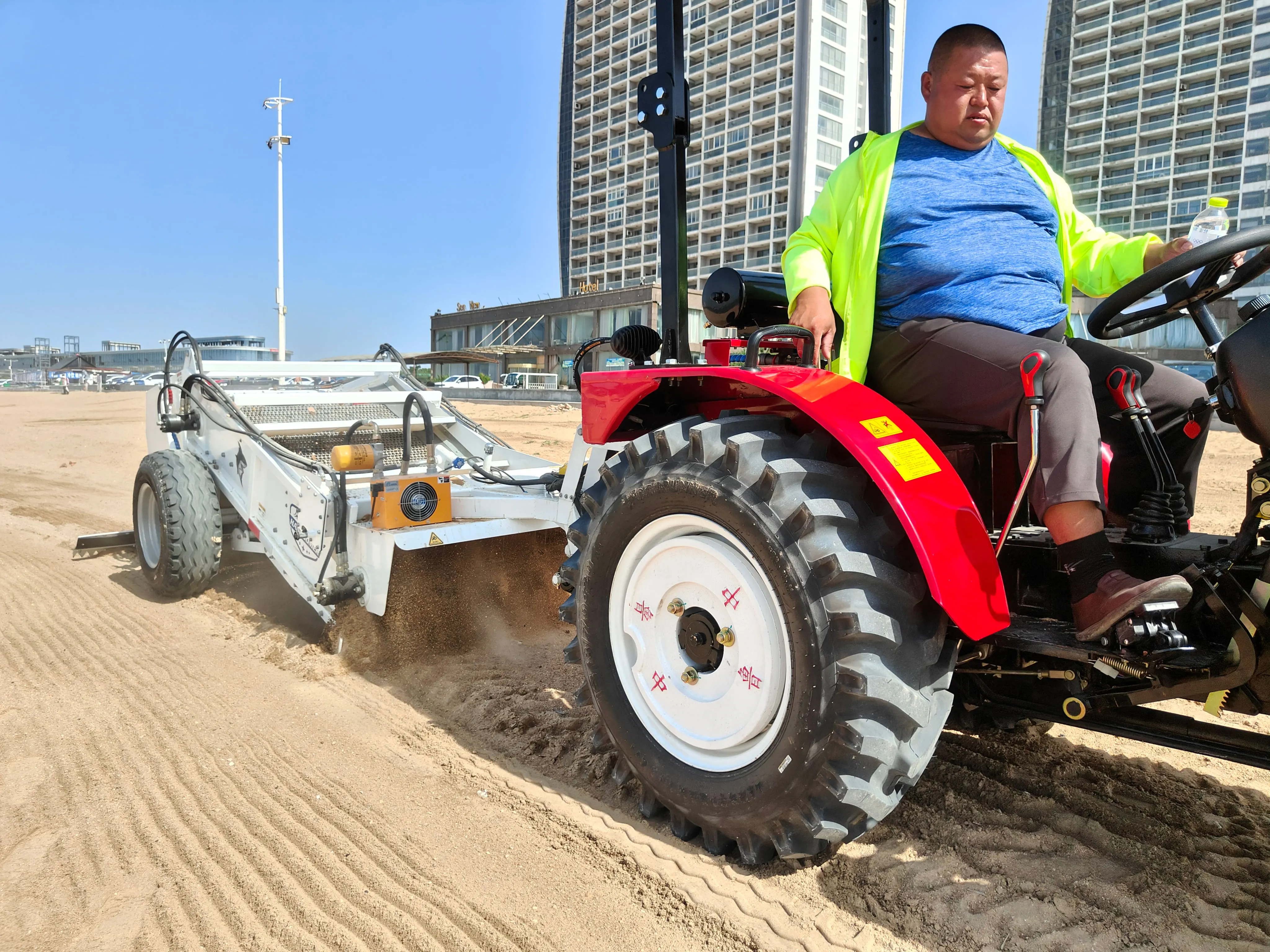 Handsomer 1400 Beach Cleaner Beach Sweeper Cleaning Dept 200mm Ride On ...