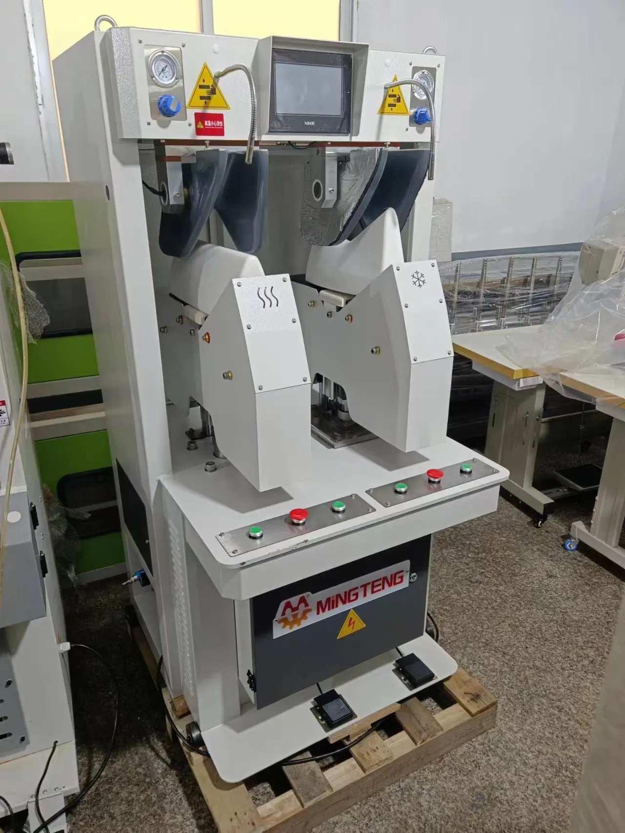 MT-338A Universal 3D Shoe Making Machine & Foot Pedal Sewing Machine OEM