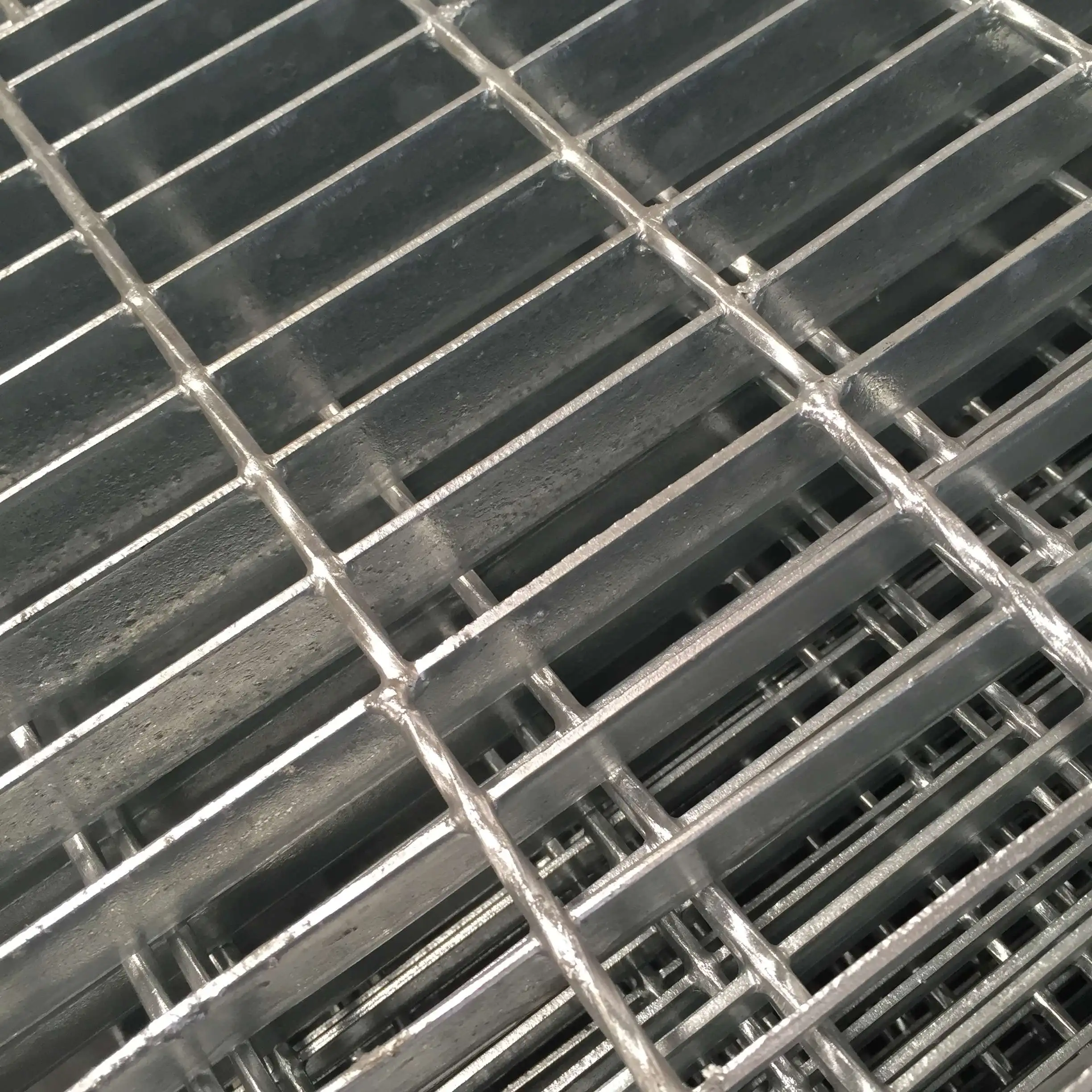 Galvanized Steel Grating Walkway Galvanized Welded Metal Grating ...