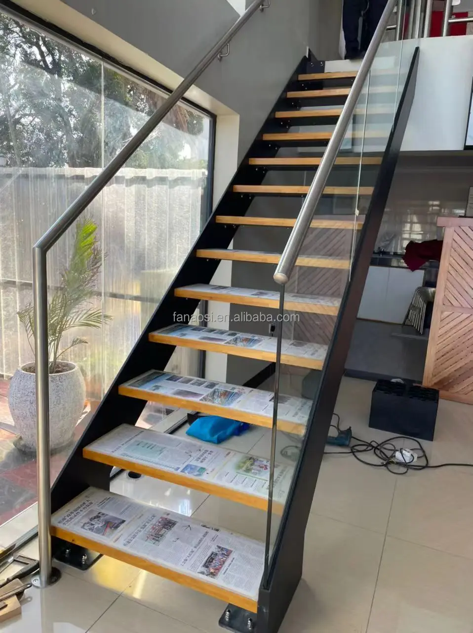 Floating Straight Stairs Central Spine Stair Middle Stringer Staircase ...