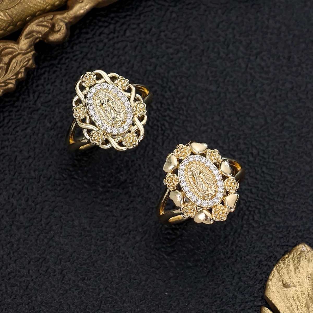 Laminated gold jewelry wholesale store