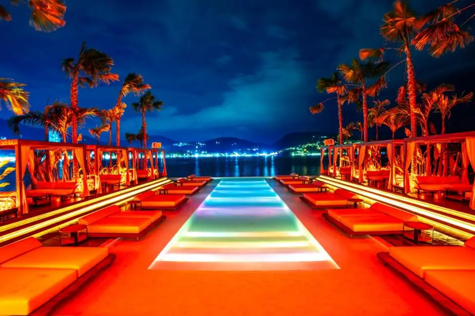 Club Yacht Floating Island Home Prefab Container Hotel Floating Hotel ...