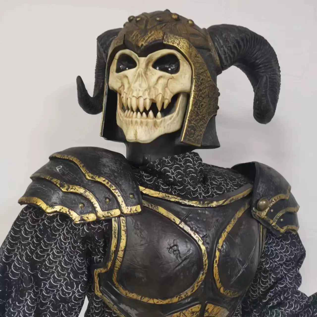 Halloween Animated Axe Armored Horned Skeleton Decoration Haunted House ...