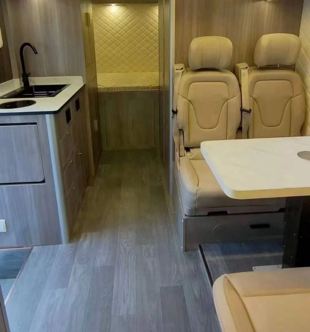 Customized Mobile Motorhome Touring Camper Vehicle with Caravan RV Car