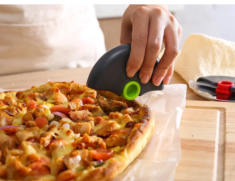 New Round Roller Pizza Knife-Pancake Maker With Protective Sleeve ...