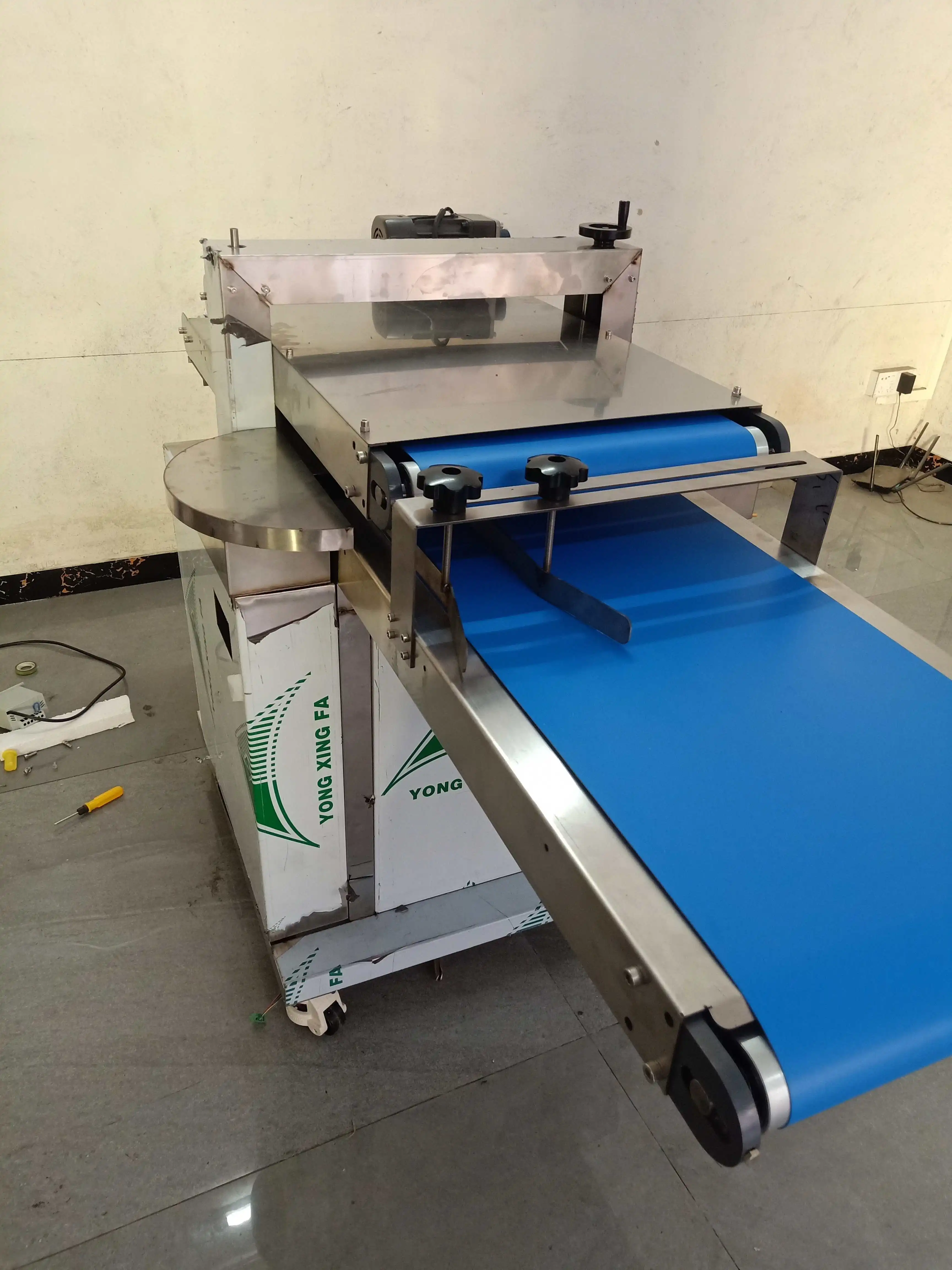 Burguer Bread Bun Dough Divider Rounder Machine Burger Bun Cutting ...