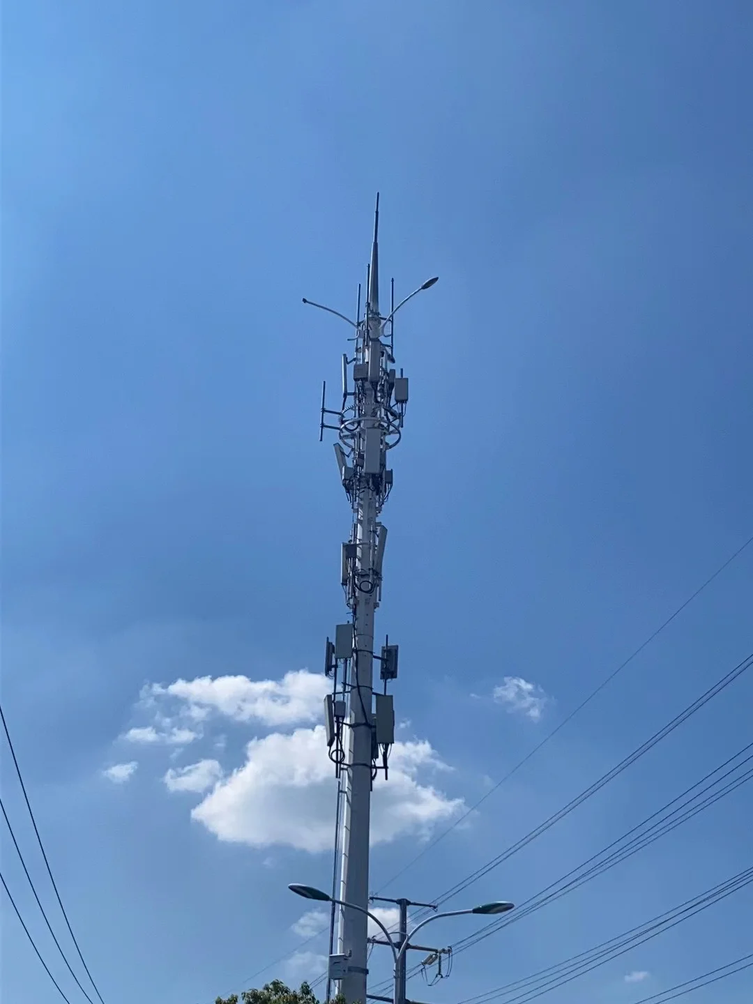 Custom Galvanized Steel Antenna Mast Bracket for Telecommunication ...