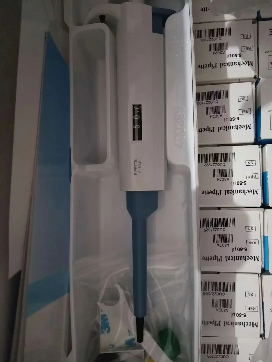 Laboratory Adjustable Pipette Measure 10-100ul Micropipette