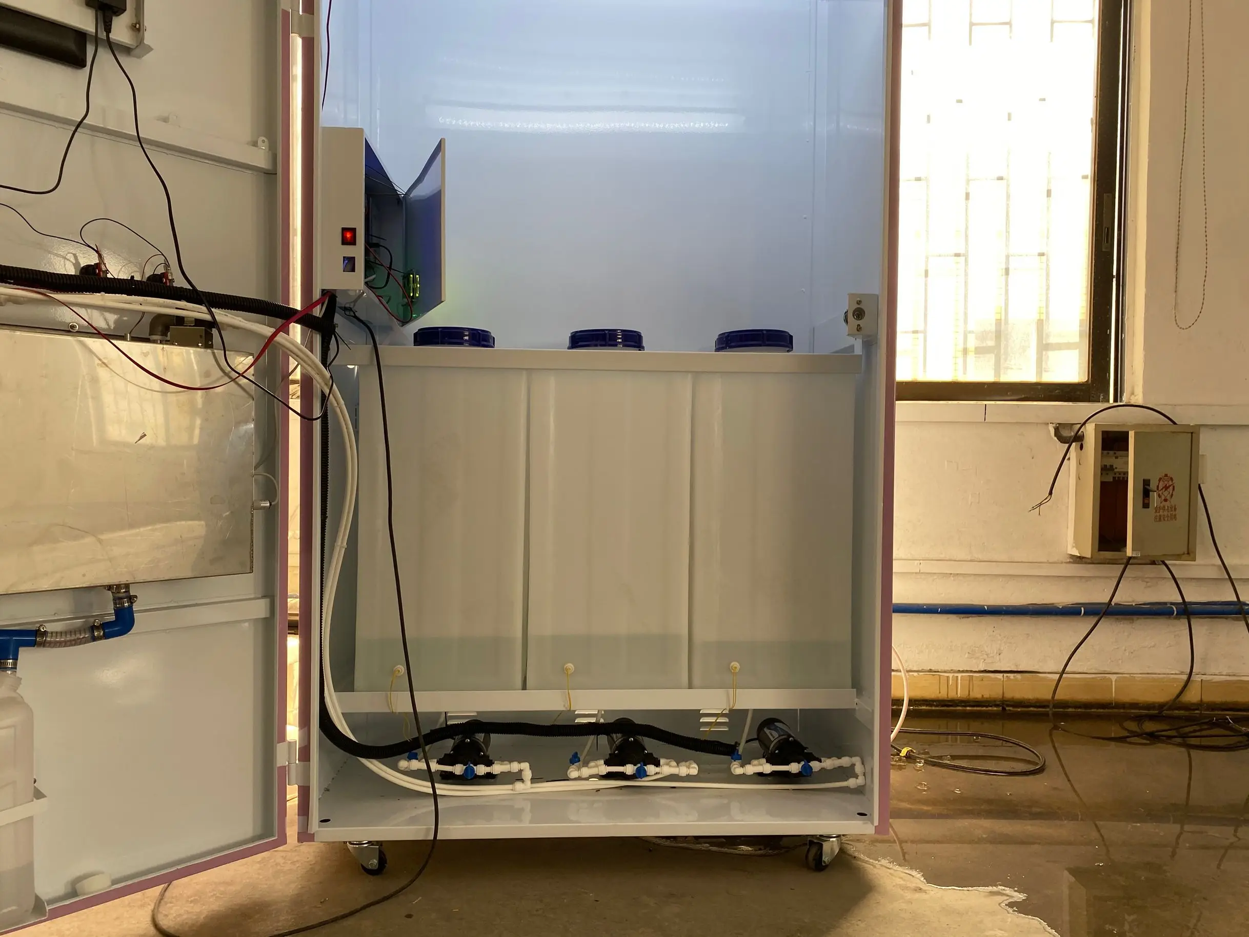 Six Liquid Coin Operated Distributeur Automatique Refill Detergent ...