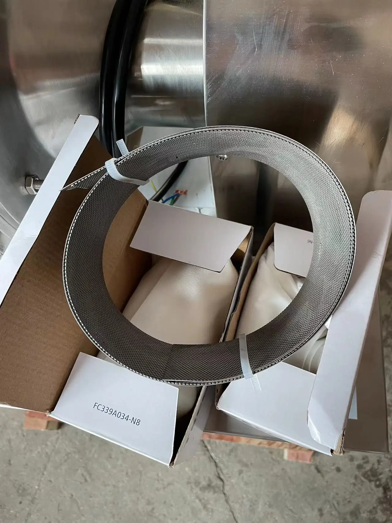 Universal Food Grinding Machine - Efficient Dry Fruit Pulverizer