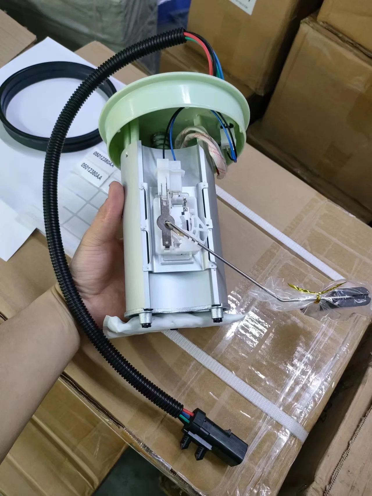 Fuel Pump Assembly Bomba De Combustible 05012380AA for 99-04 Jeep Grand ...