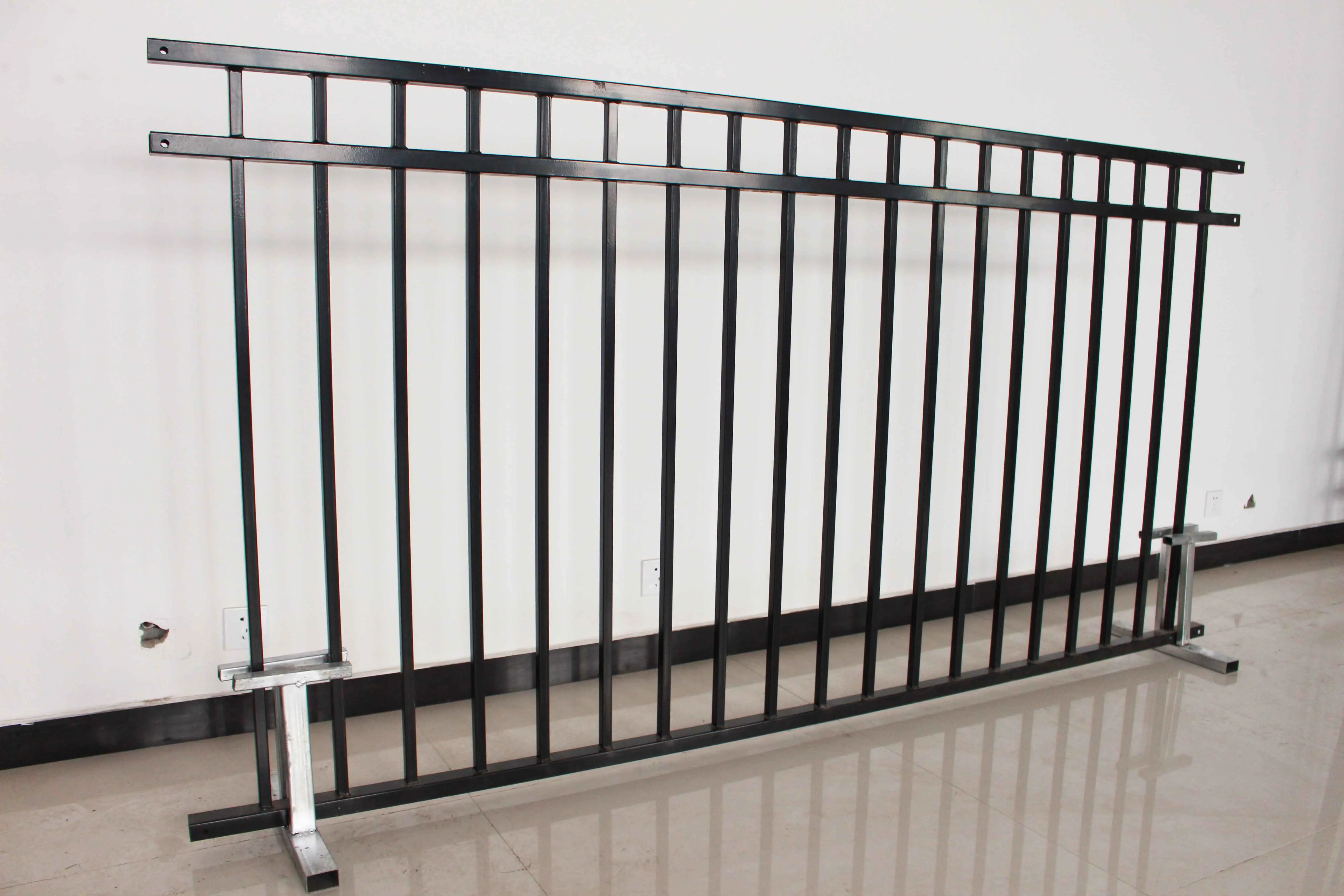 Durable Wrought Iron Carbon Steel Fence Design for Gardens