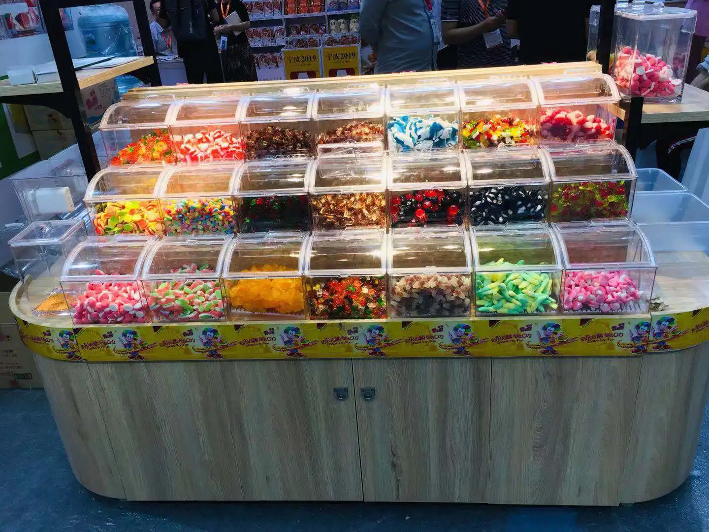 Bulk Candy Bins & Dry Food Containers for Retail Displays – OEM